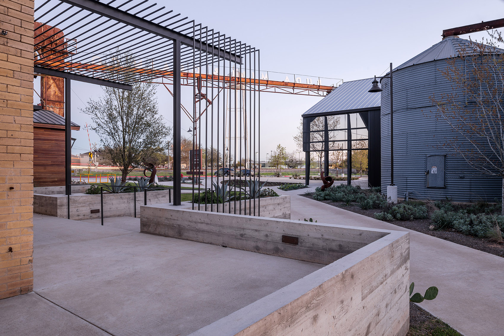 Buda Mill & Grain Co. by Cushing Terrell - 谷德设计网