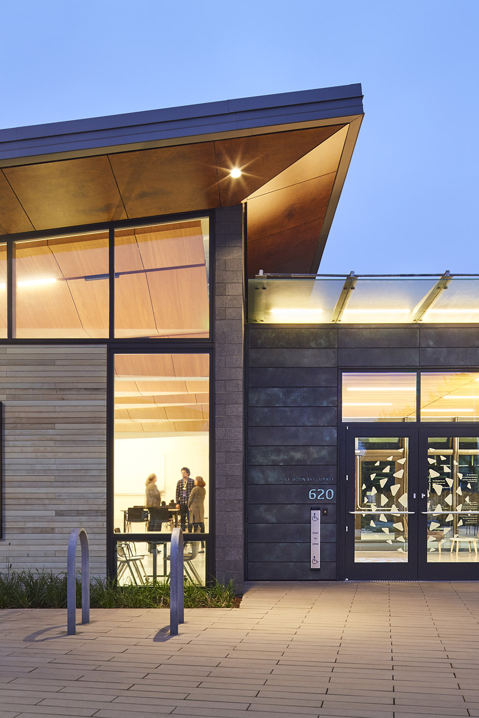 Half Moon Bay Library by Noll & Tam Architects - 谷德设计网