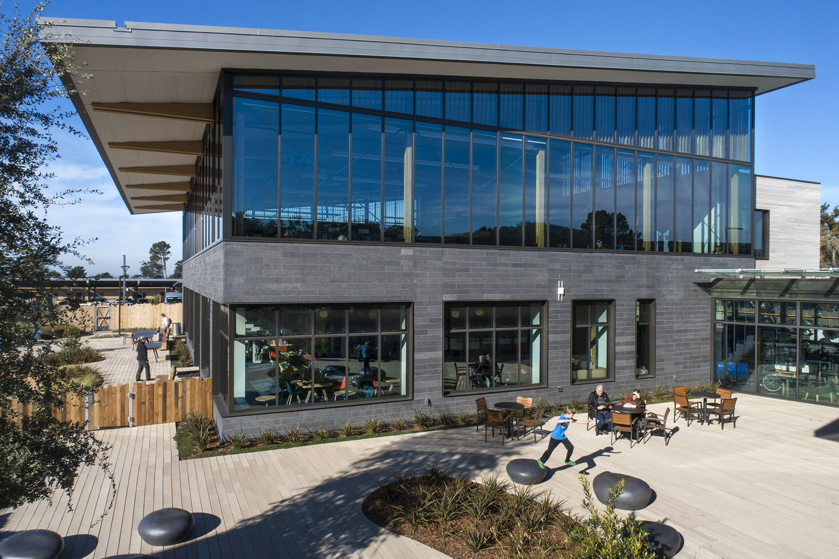 Half Moon Bay Library by Noll & Tam Architects - 谷德设计网