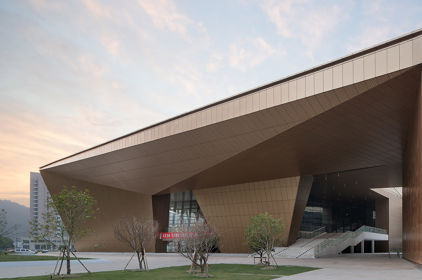 Sanmen Theater, China by UAD - 谷德设计网