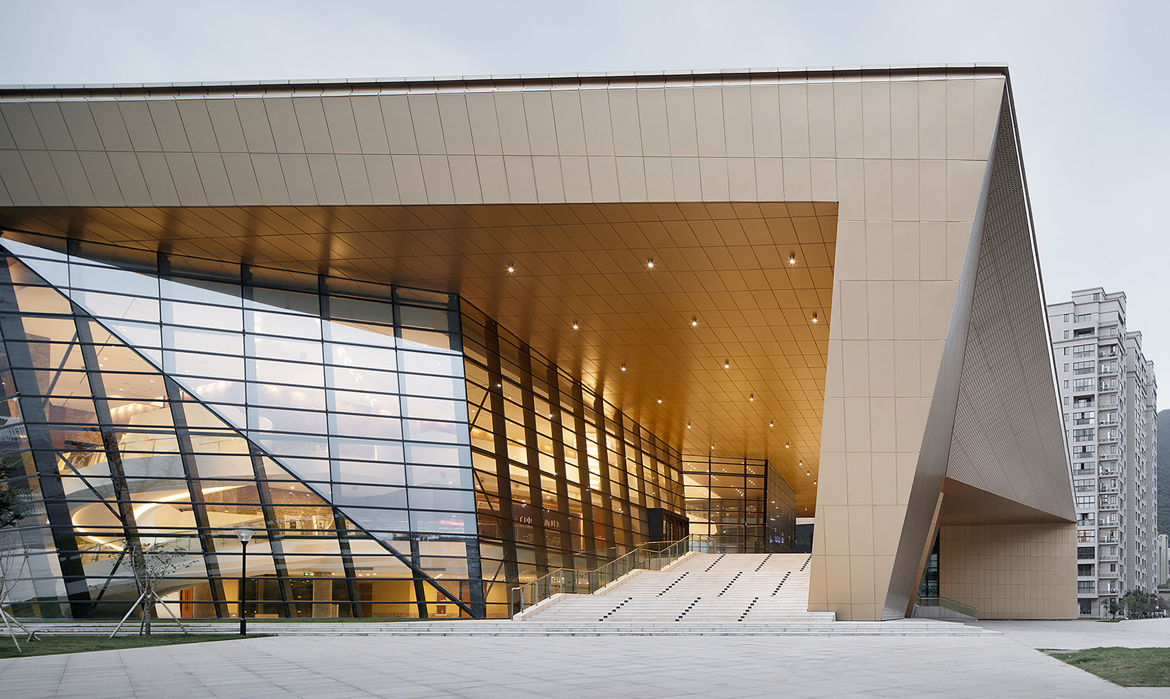 Sanmen Theater, China by UAD - 谷德设计网