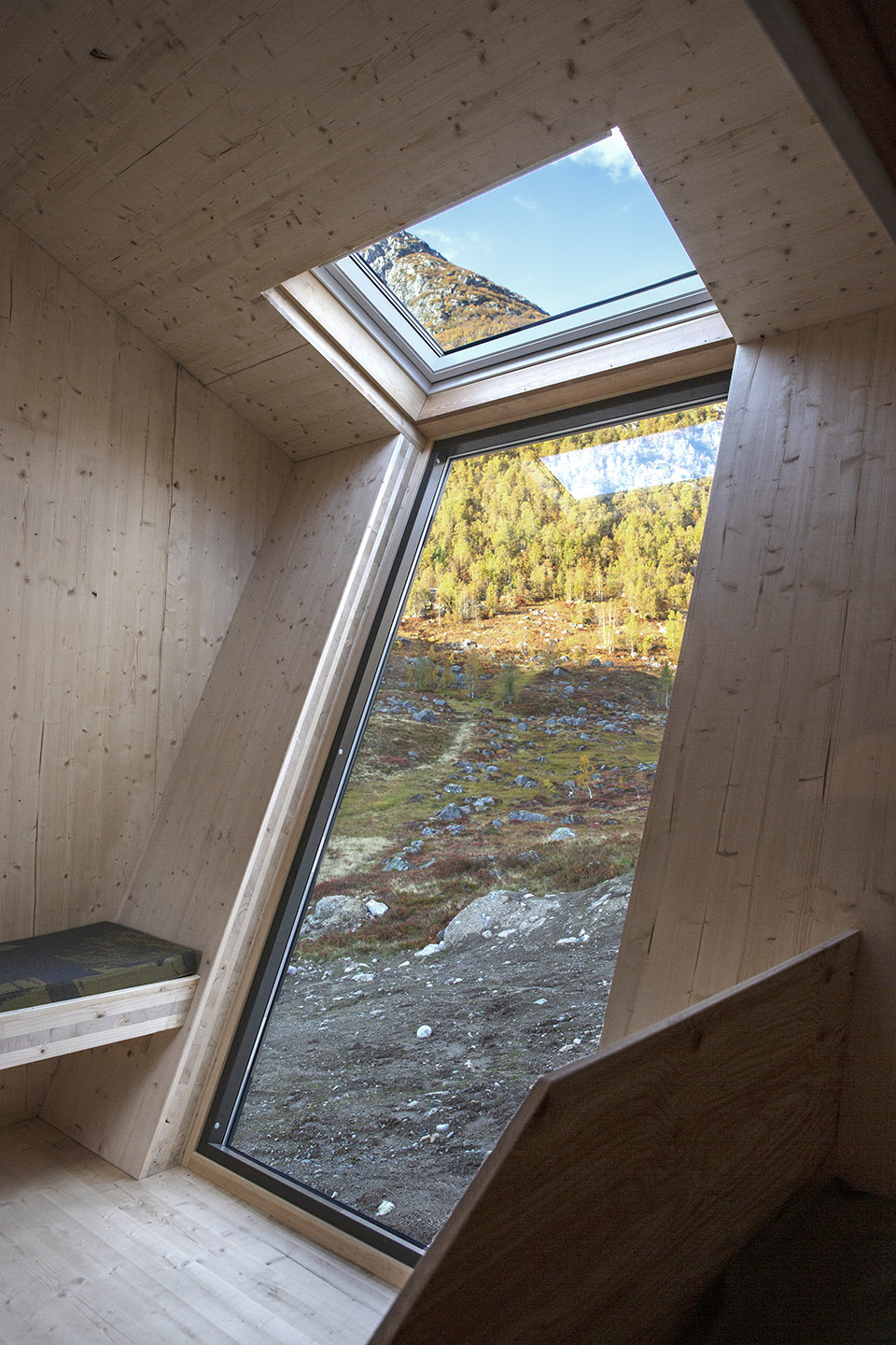 Snøhetta Completes Tungestølen – A Generous Hiking Cabin by the ...