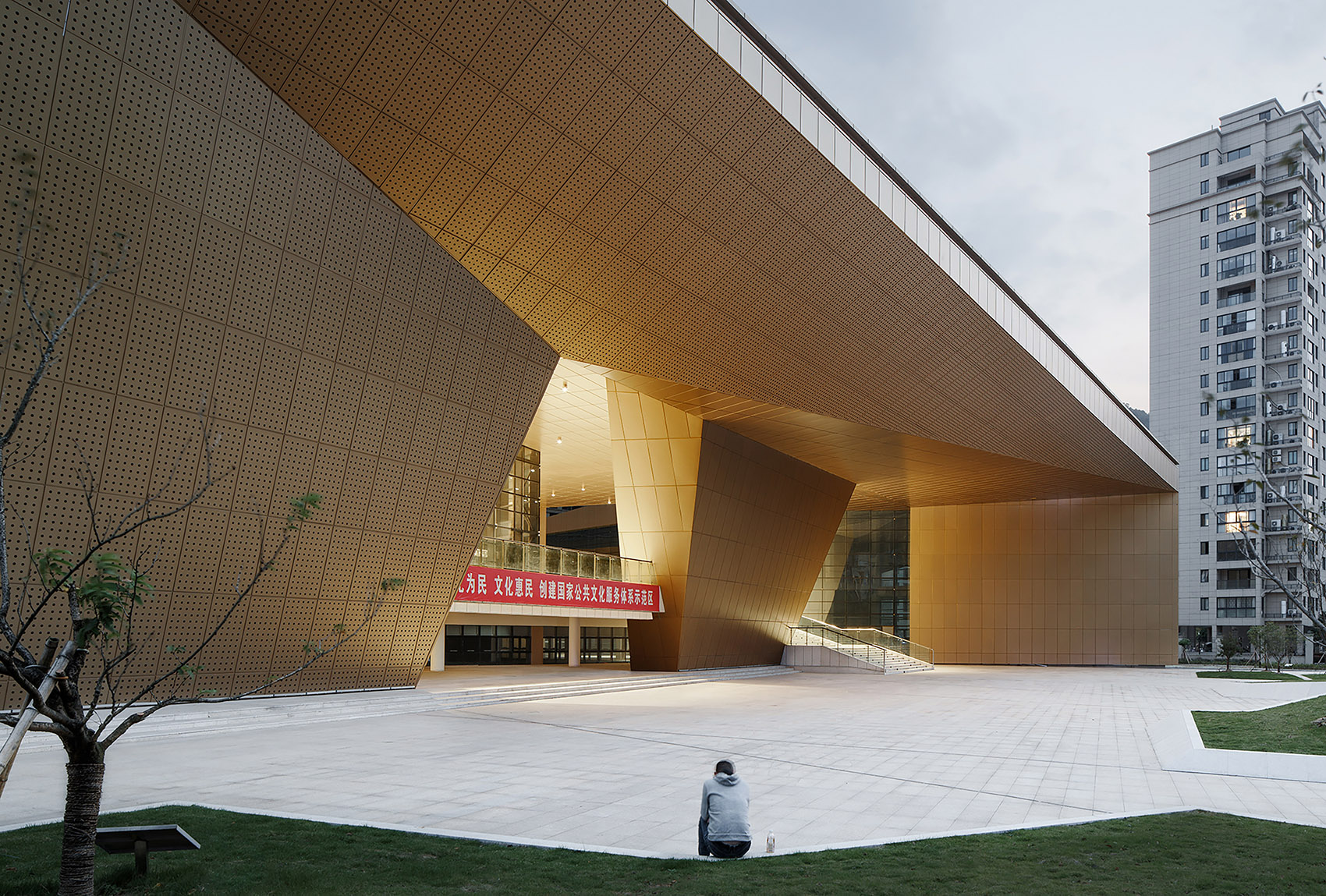 Sanmen Theater, China by UAD - 谷德设计网