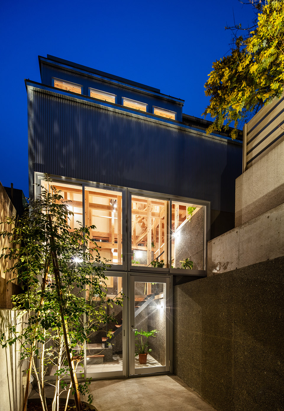 House with 5 retaining walls by Kiyoaki Takeda Architects - 谷德设计网