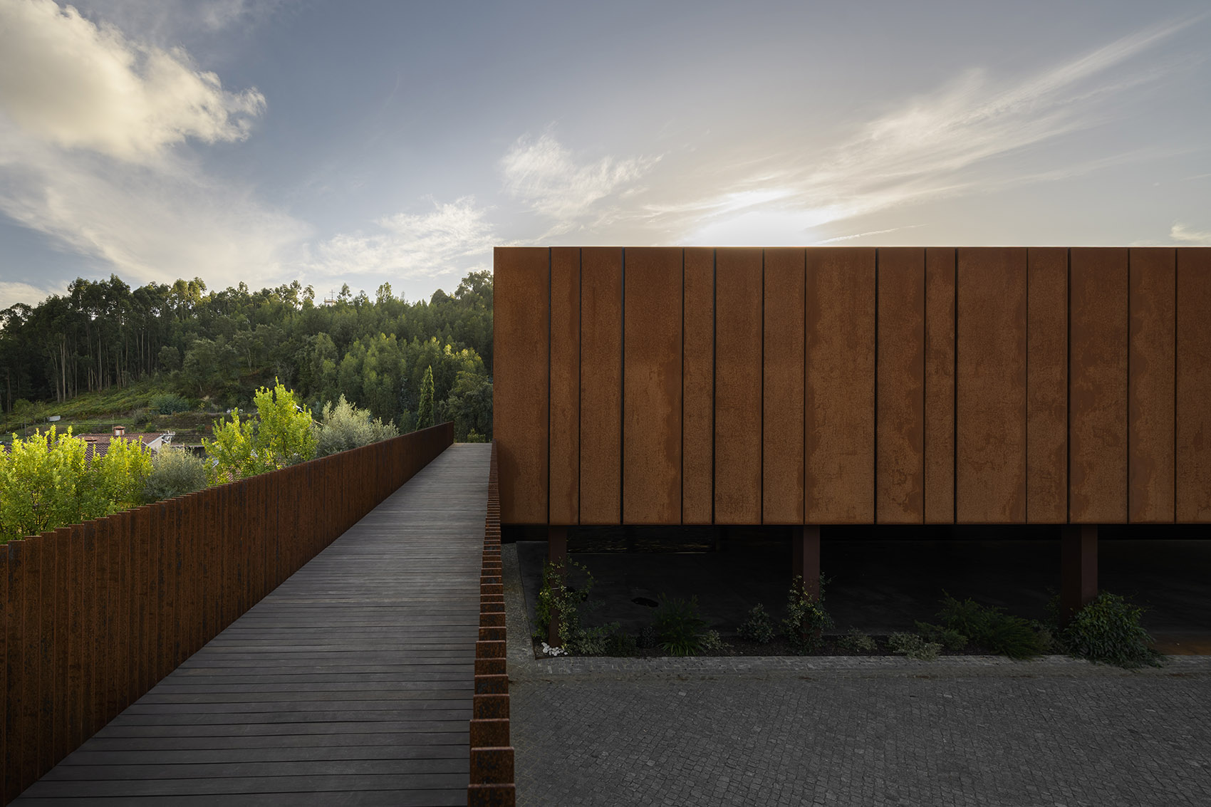 Suspended matter box, Portugal by MMVarquitectos - 谷德设计网