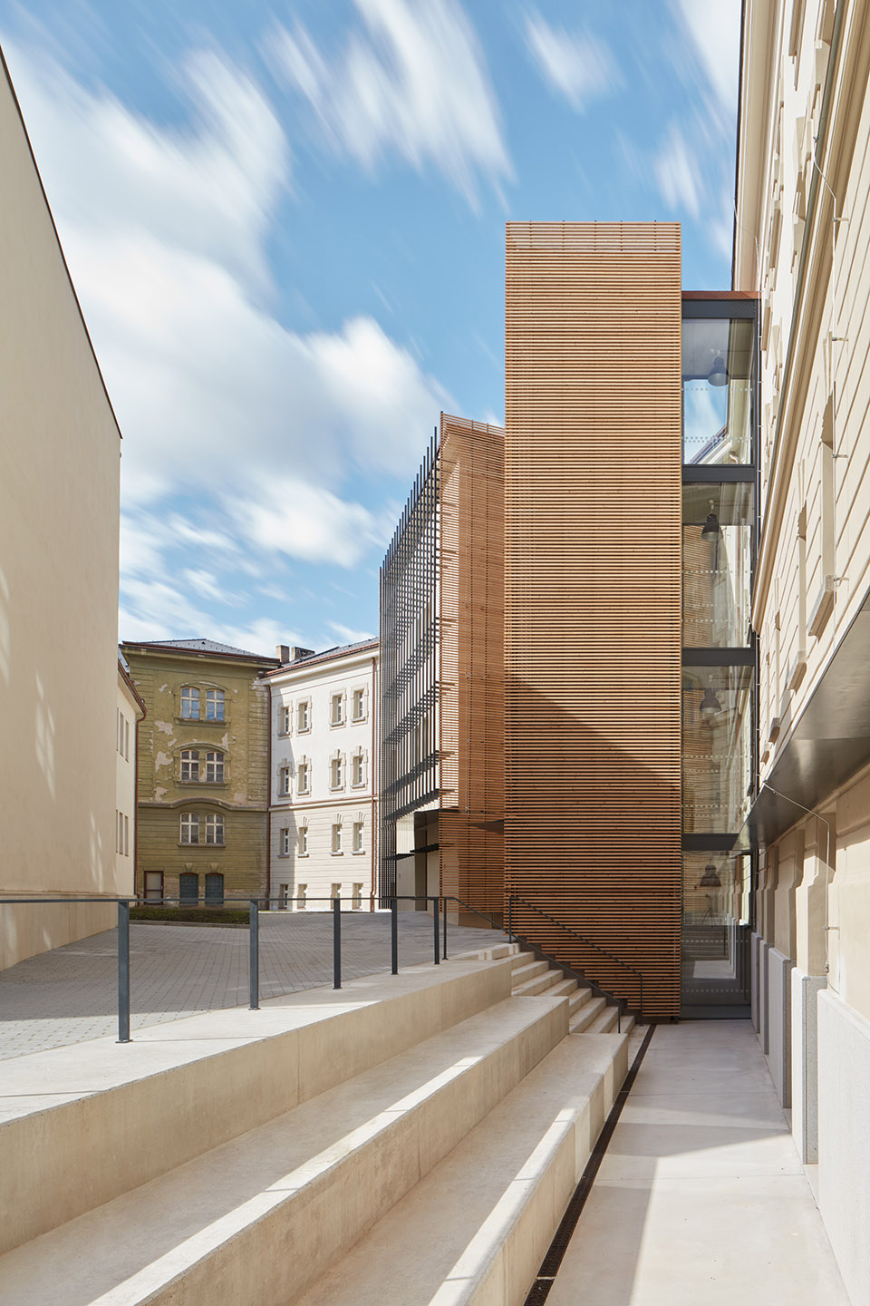 New lecture center VŠPJ by Qarta architektura - 谷德设计网