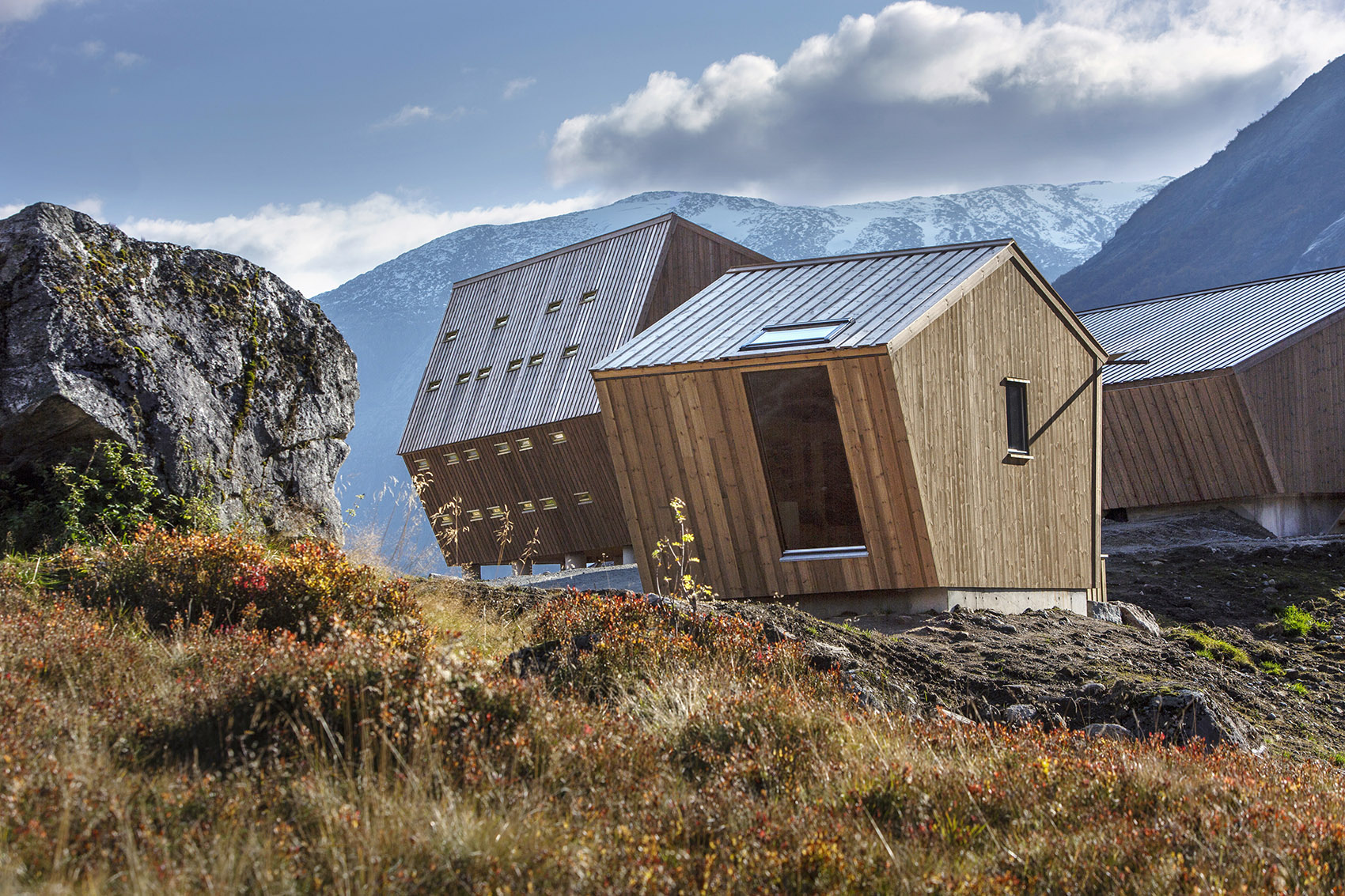 Snøhetta Completes Tungestølen – A Generous Hiking Cabin by the ...
