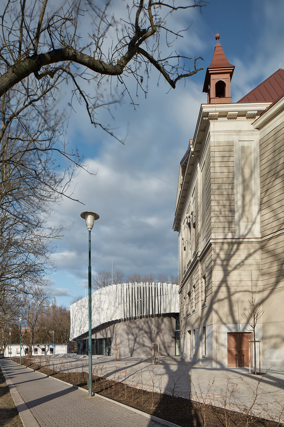 New lecture center VŠPJ by Qarta architektura - 谷德设计网
