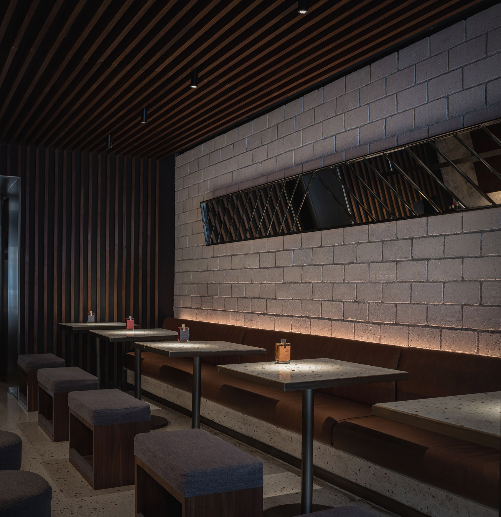 TWO BISTRO & BAR by iZ Design Studio - 谷德设计网