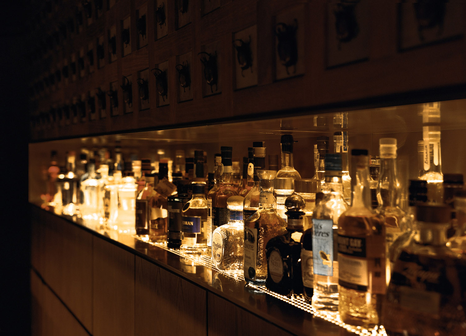 A secret bar in a lively downtown, China by Atelier xy - 谷德设计网