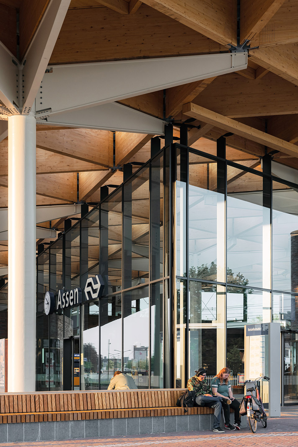 Assen Station by Powerhouse Company + De Zwarte Hond - 谷德设计网