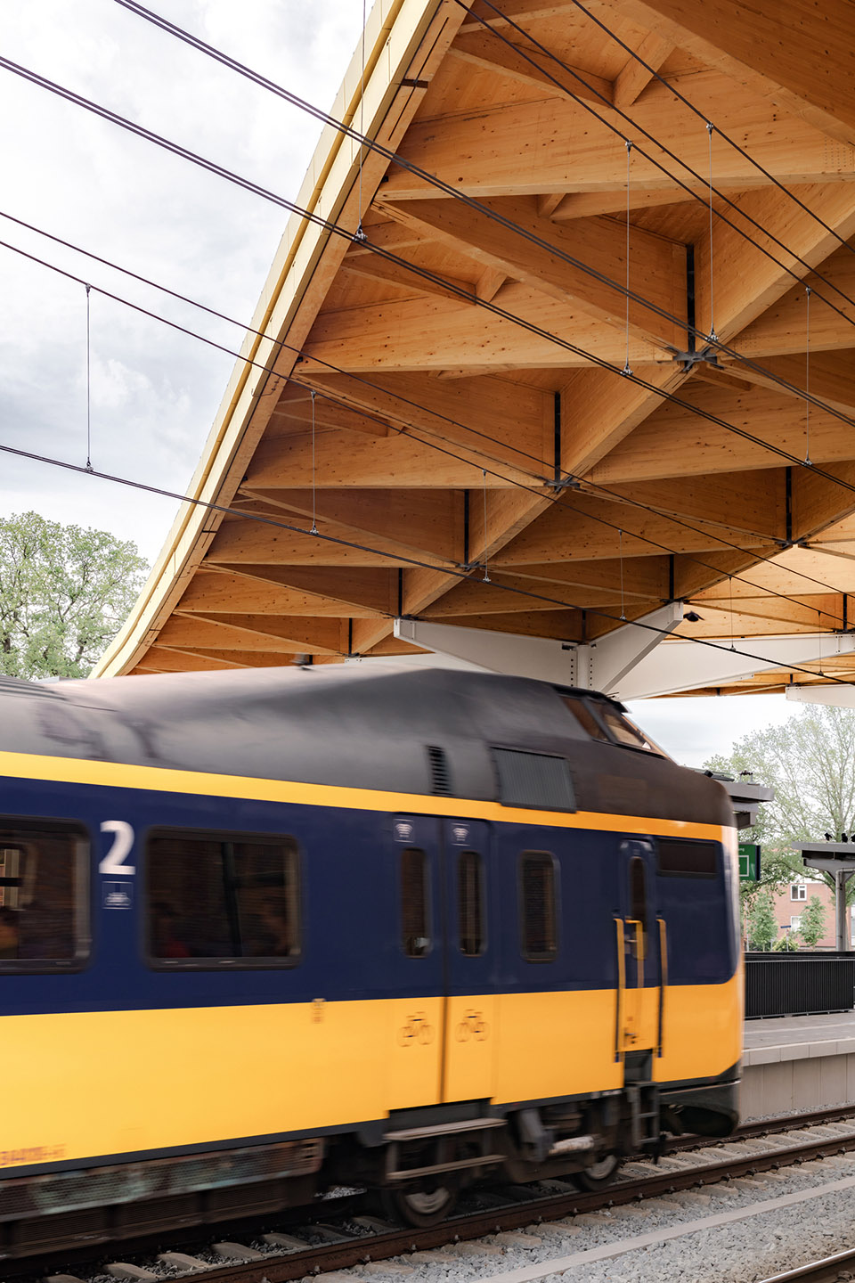Assen Station by Powerhouse Company + De Zwarte Hond - 谷德设计网