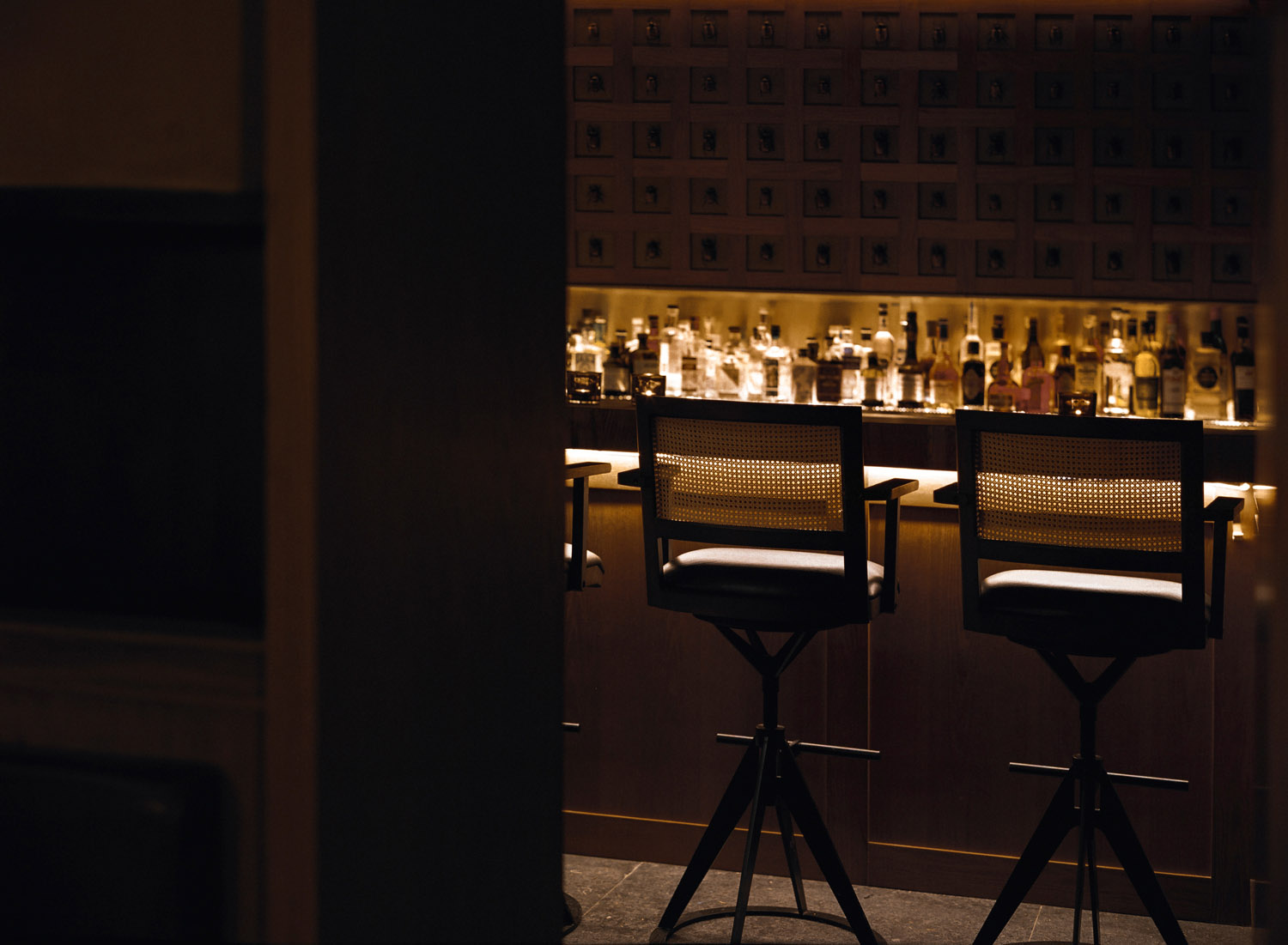 A secret bar in a lively downtown, China by Atelier xy - 谷德设计网