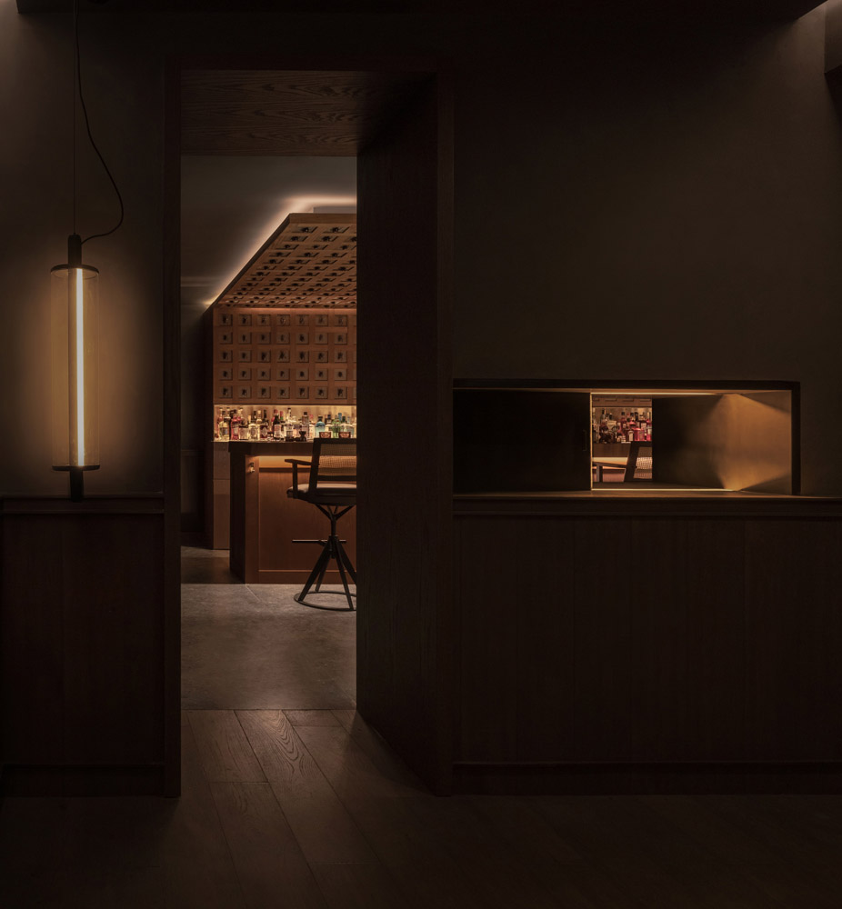 A secret bar in a lively downtown, China by Atelier xy - 谷德设计网
