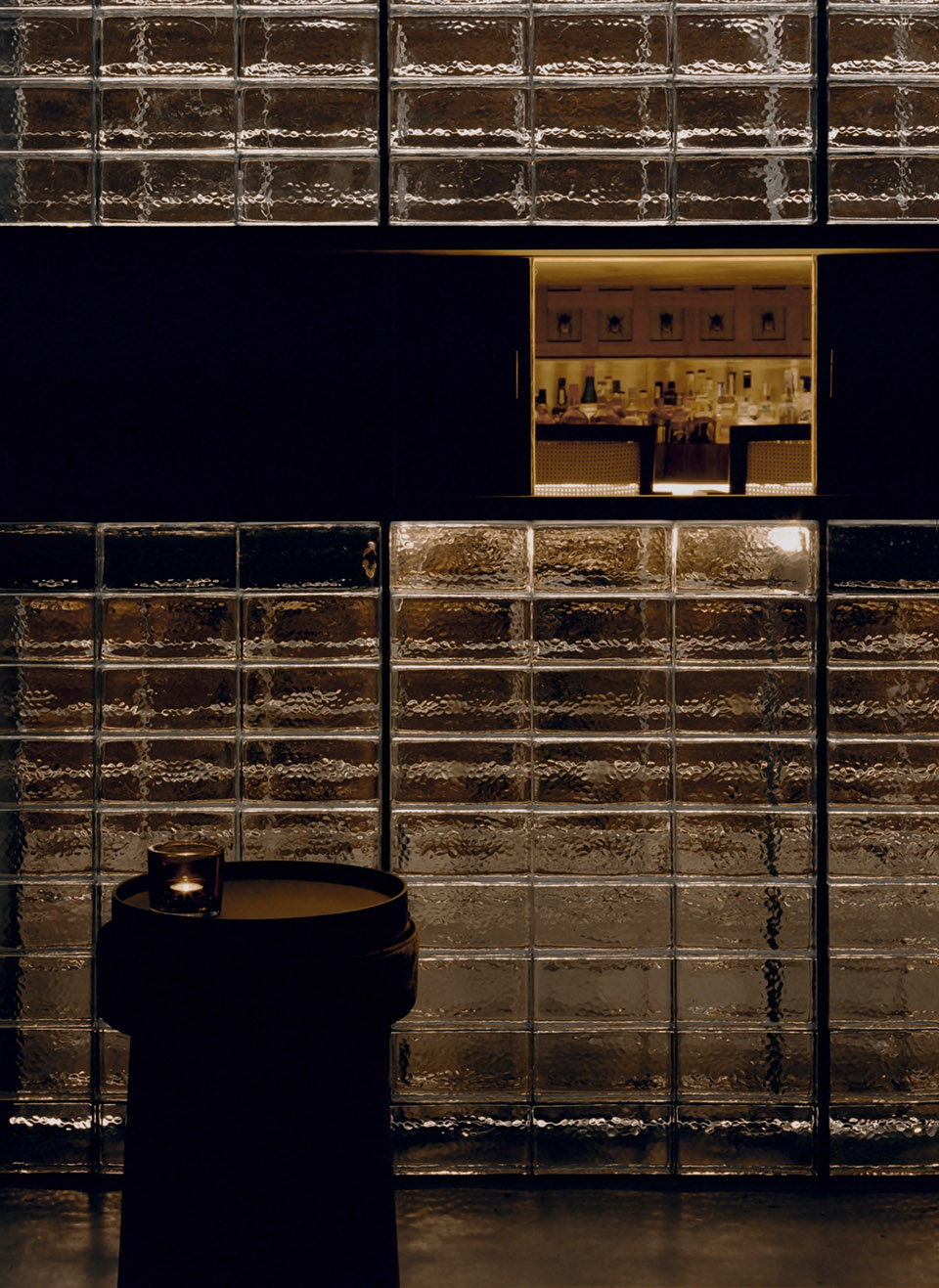 A secret bar in a lively downtown, China by Atelier xy - 谷德设计网