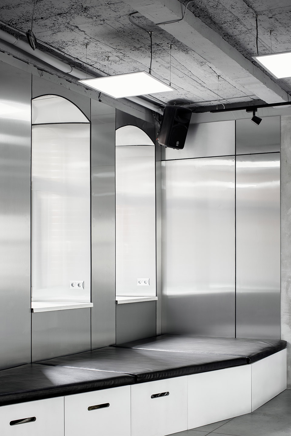 GALLERY GIF multi brand showroom, Russia by Miyao Design Studio - 谷德设计网