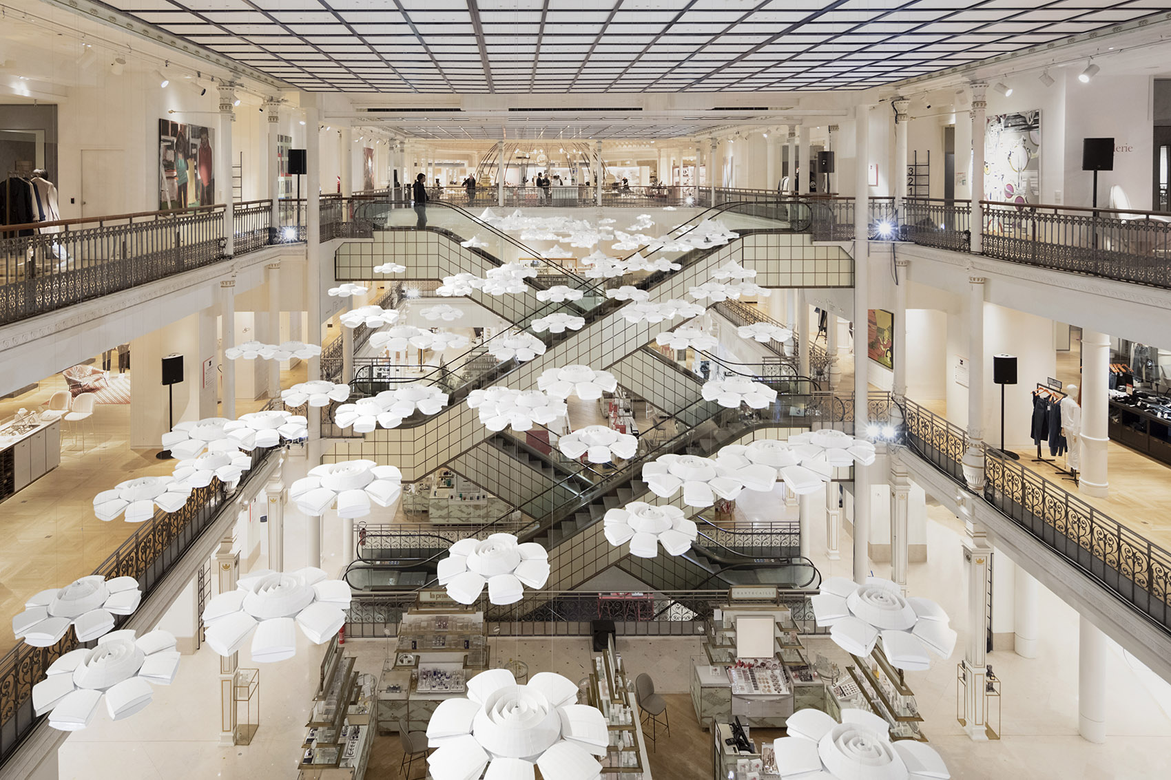 nendo’s white exhibition “ame nochi hana – rainy, later bloomy” for Le ...