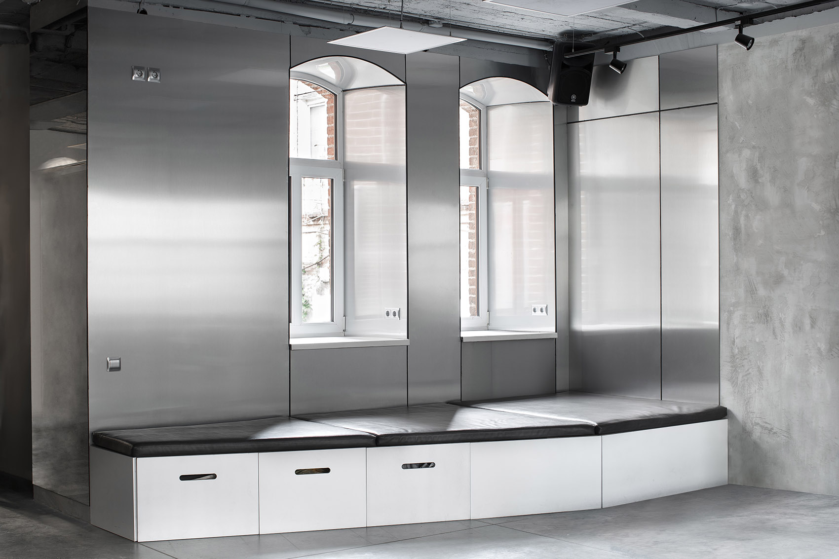 GALLERY GIF multi brand showroom, Russia by Miyao Design Studio - 谷德设计网