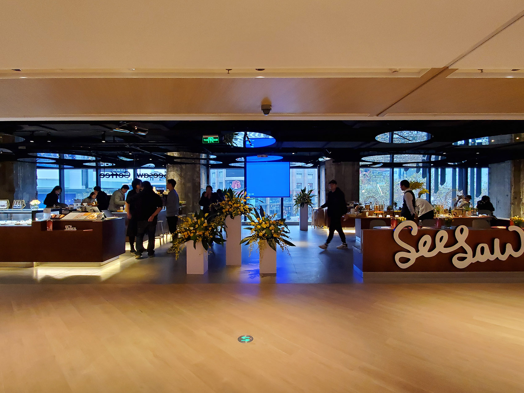 Seesaw Coffee in Huarun Shopping mall, Shanghai by TAKESHI HOSAKA ...