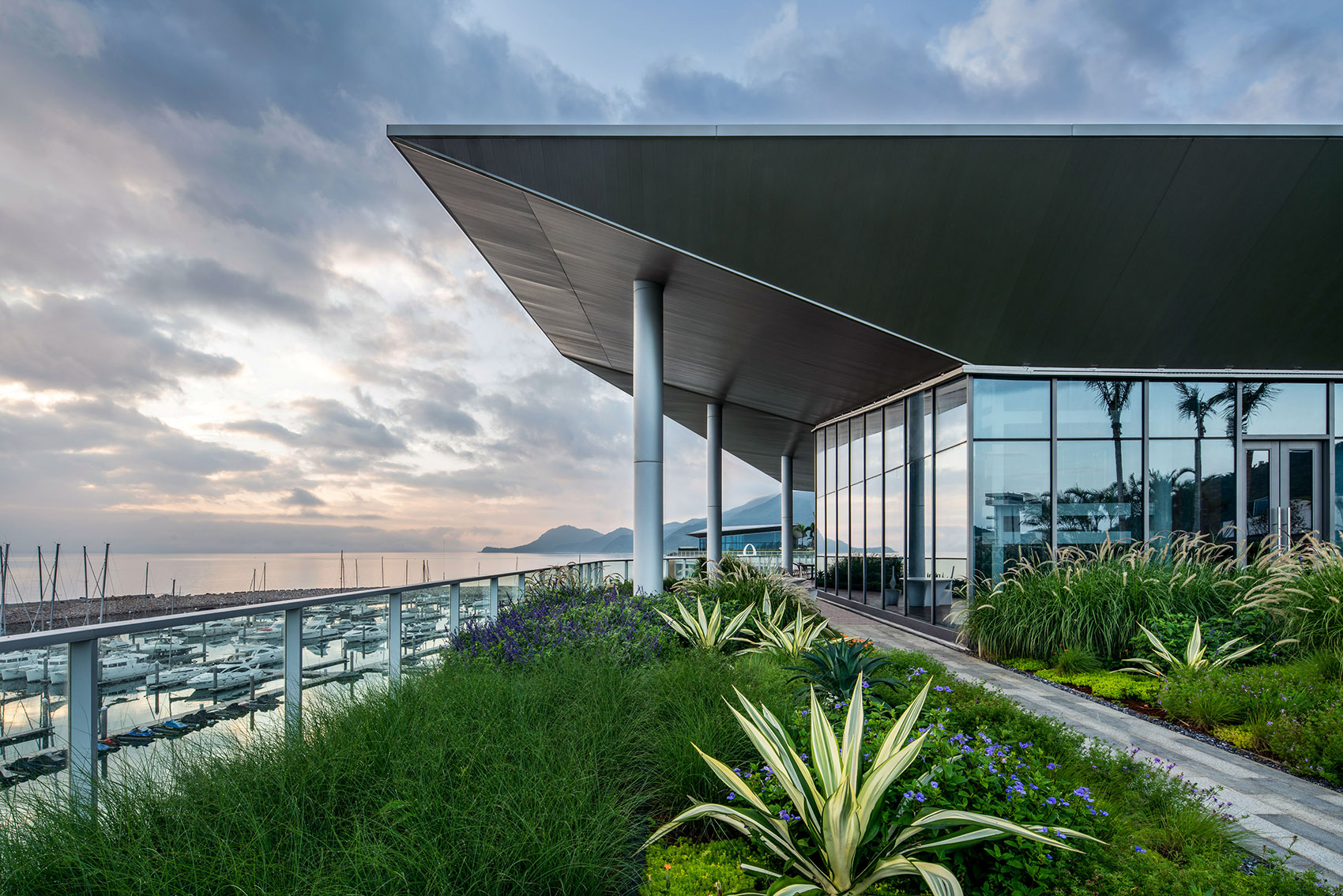 LONGCHEER YACHT CLUB, SHENZHEN, CHINA by SAOTA + ZHUBO Design Group - 谷德设计网