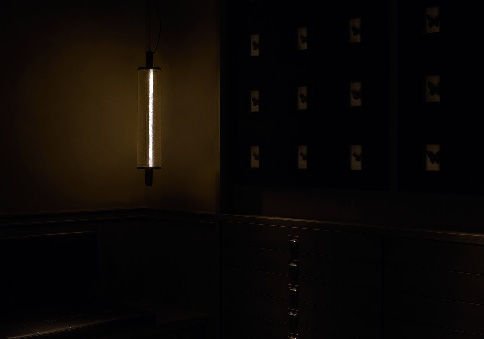 A secret bar in a lively downtown, China by Atelier xy - 谷德设计网