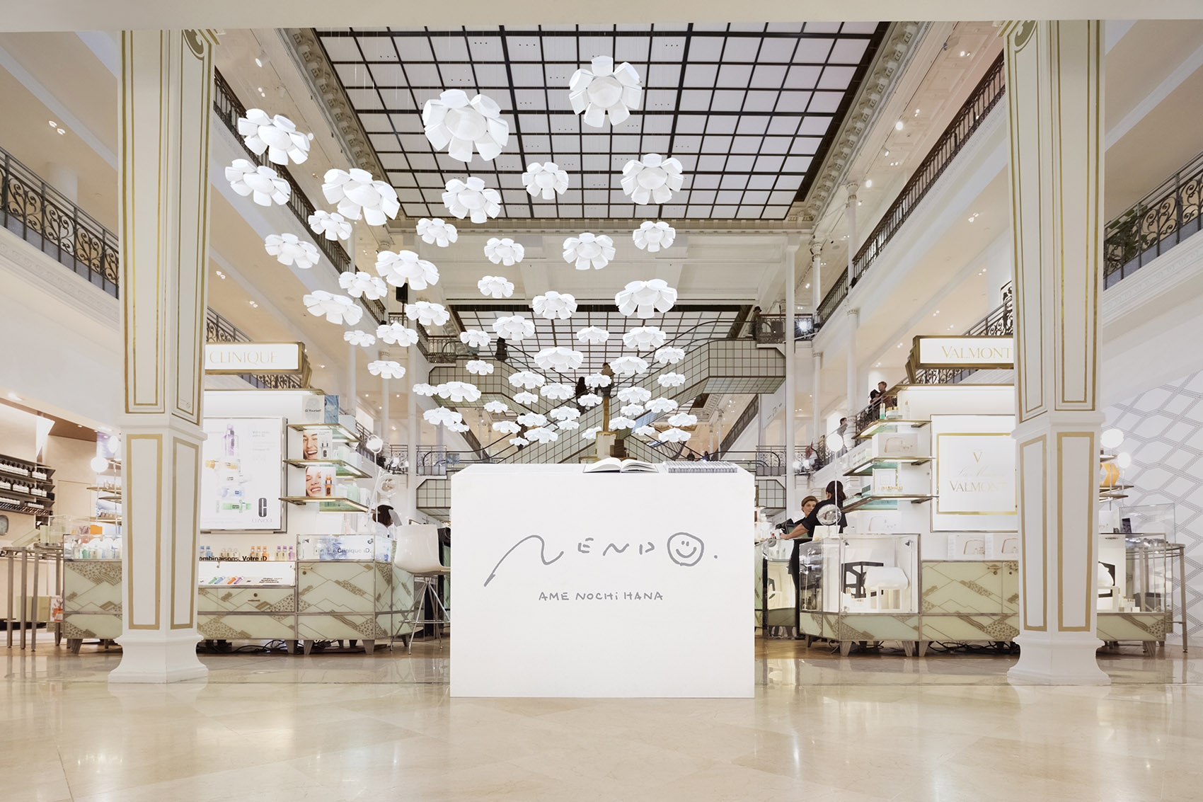 nendo’s white exhibition “ame nochi hana – rainy, later bloomy” for Le Bon Marche - 谷德设计网