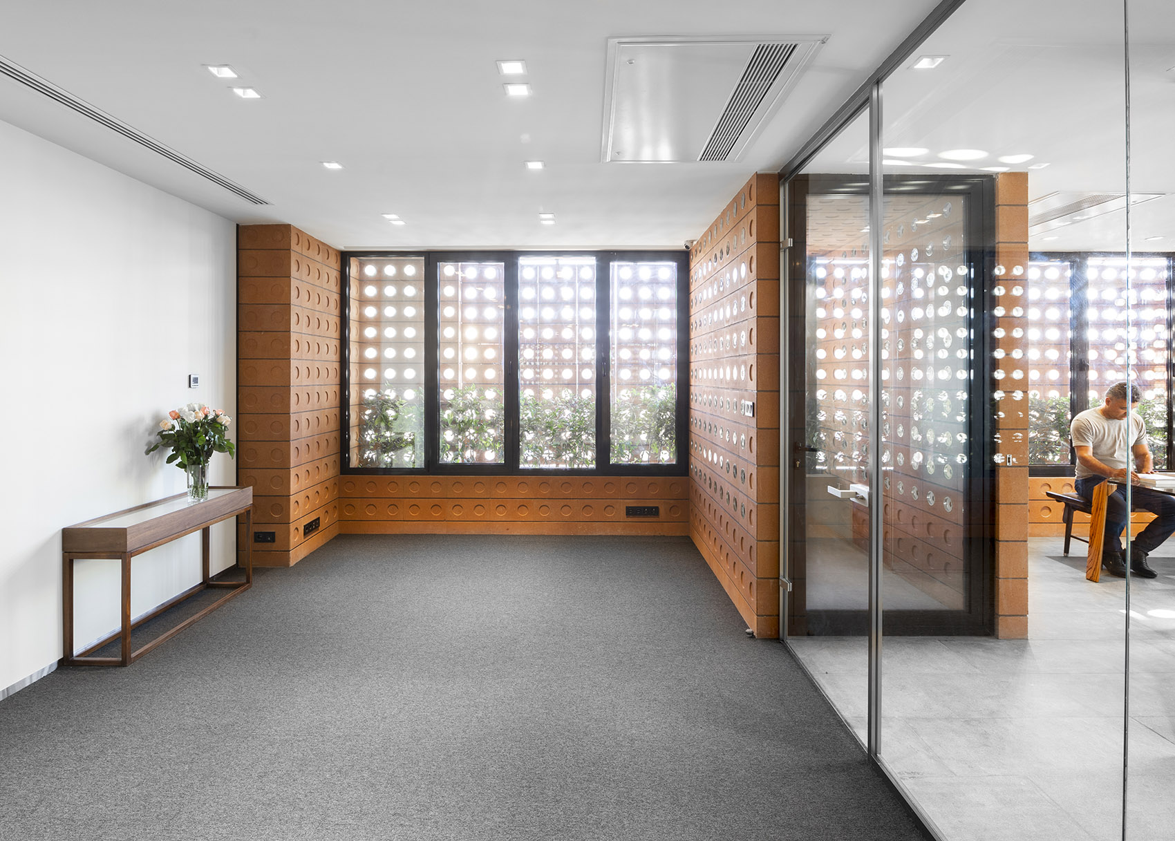 Kohan Ceram Building by Hooba Design Group - 谷德设计网