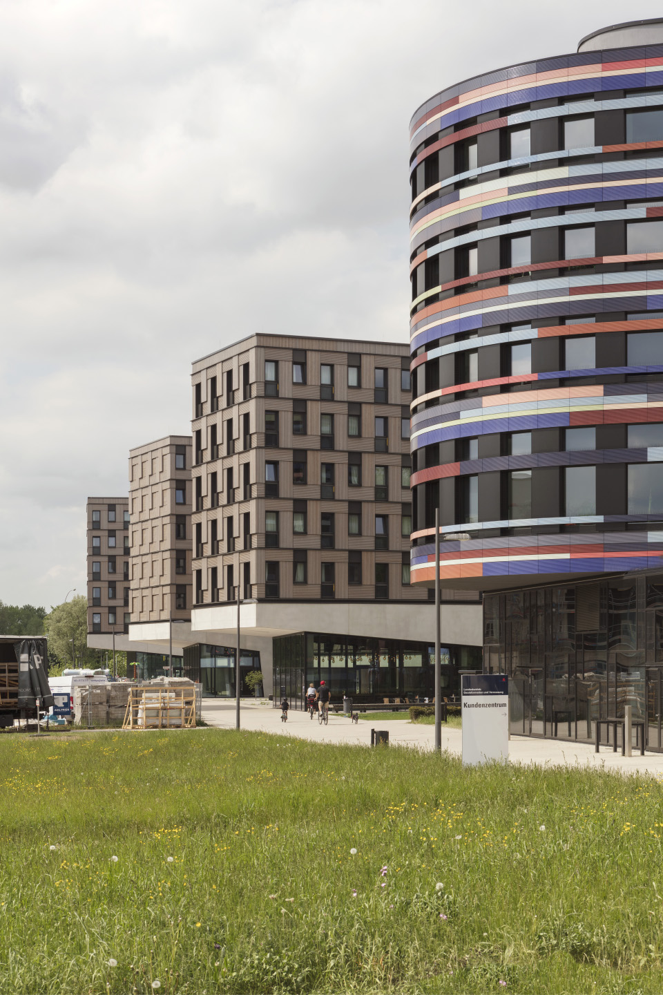 Universal Design Quarter by Sauerbruch Hutton - 谷德设计网