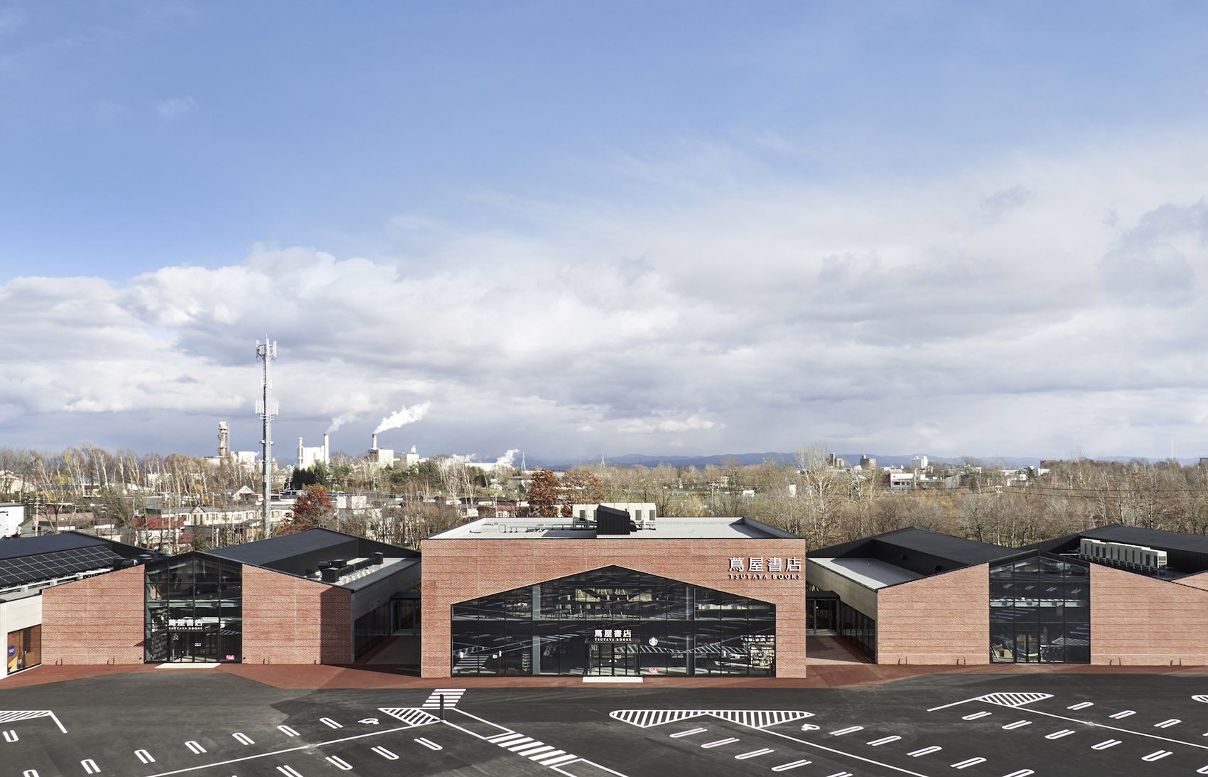 Ebetsu Tsutaya Books by HIKOKONISHI ARCHITECTURE INC. - 谷德设计网