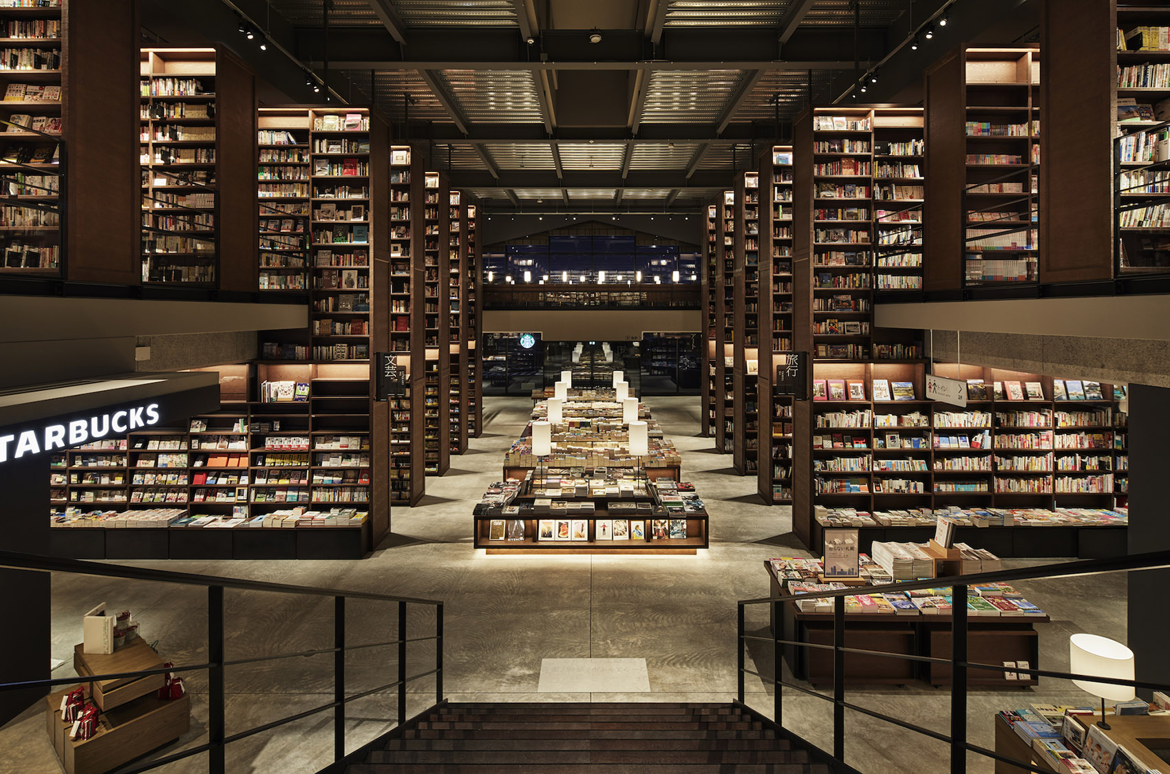 Ebetsu Tsutaya Books by HIKOKONISHI ARCHITECTURE INC. - 谷德设计网