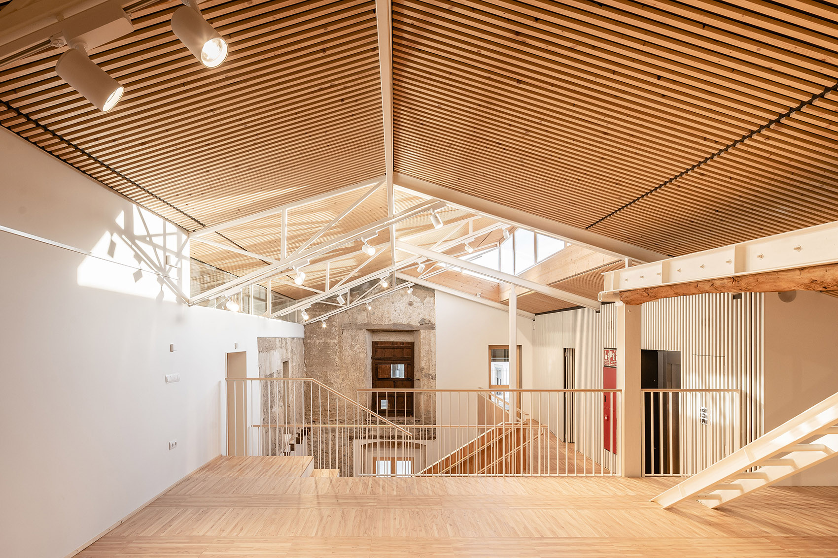 Rehabilitation Project of “EL MALLOL” Building by Carles Crosas +SOG ...