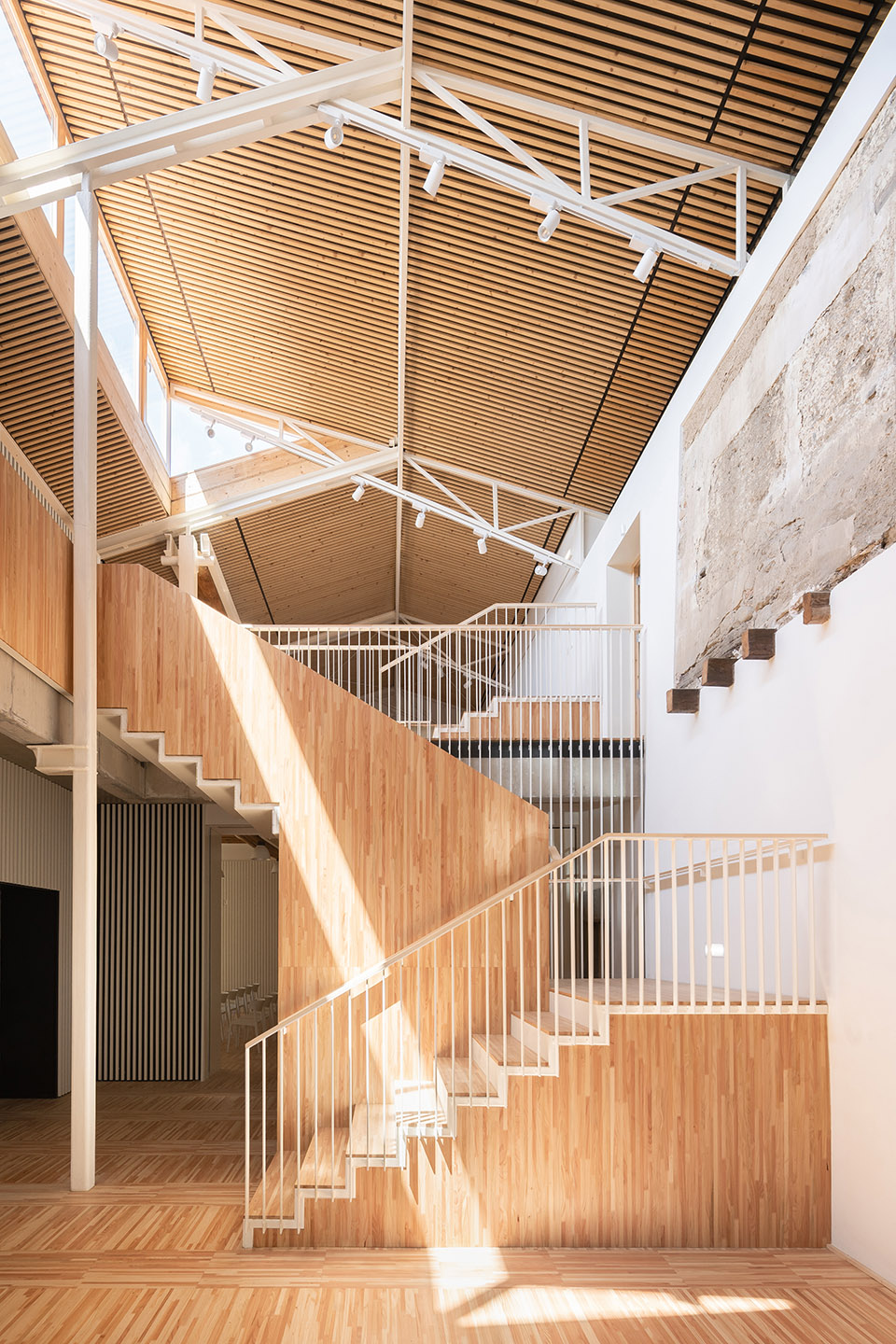 Rehabilitation Project of “EL MALLOL” Building by Carles Crosas +SOG ...