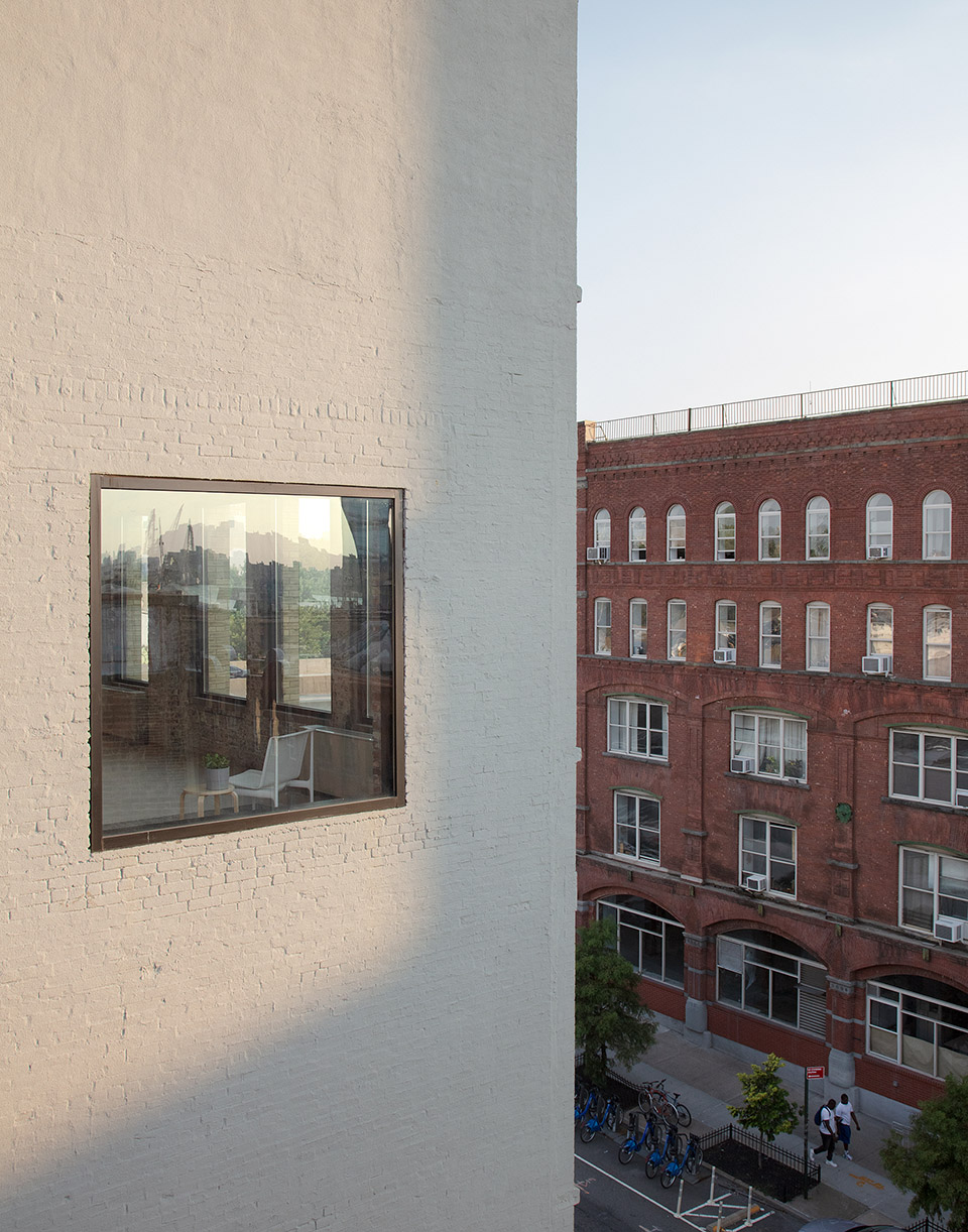 Renovation & redesign of masonry factory at Brooklyn by Worrell Yeung ...