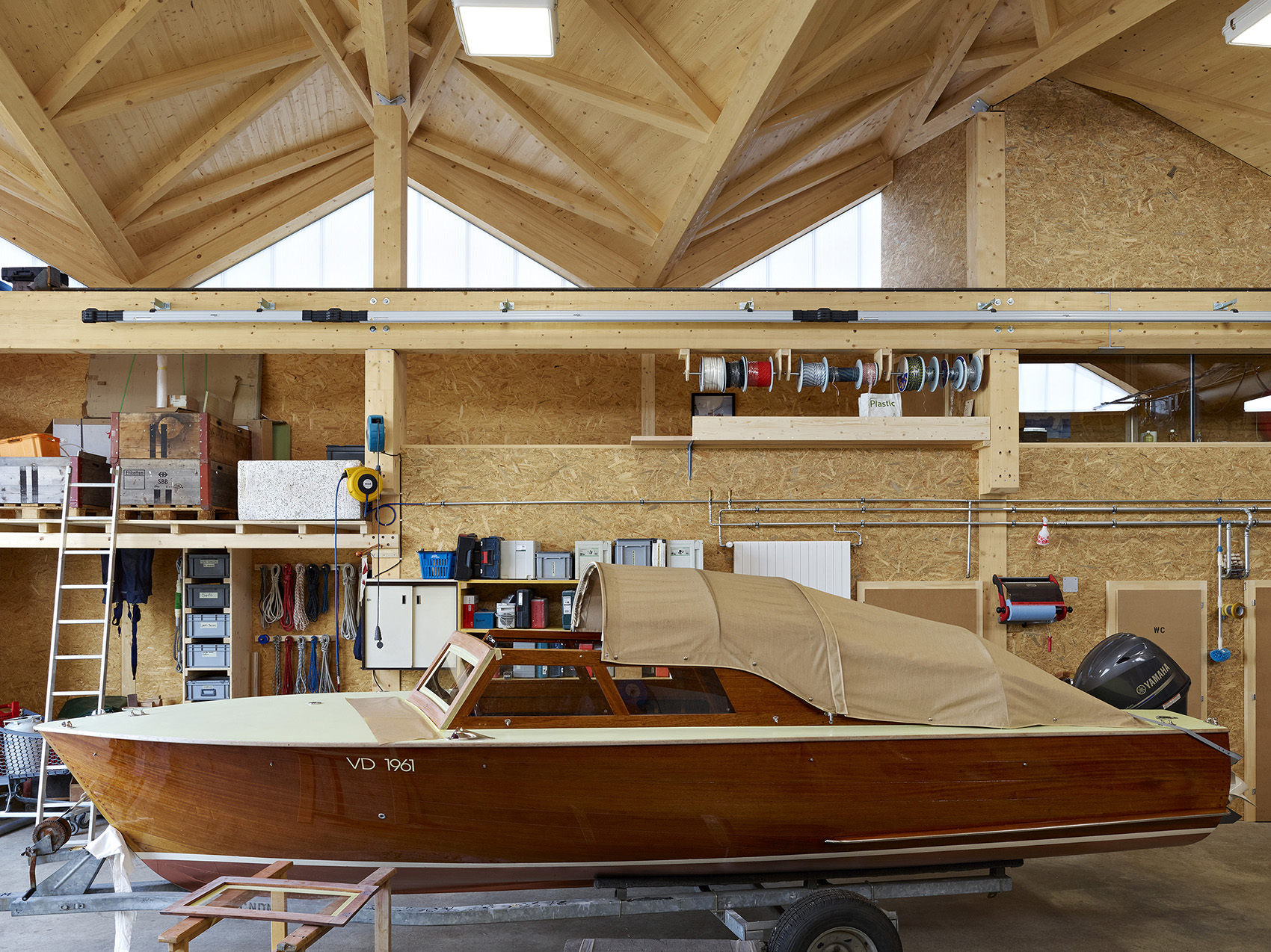 Cully Boatyard by LOCALARCHITECTURE - 谷德设计网