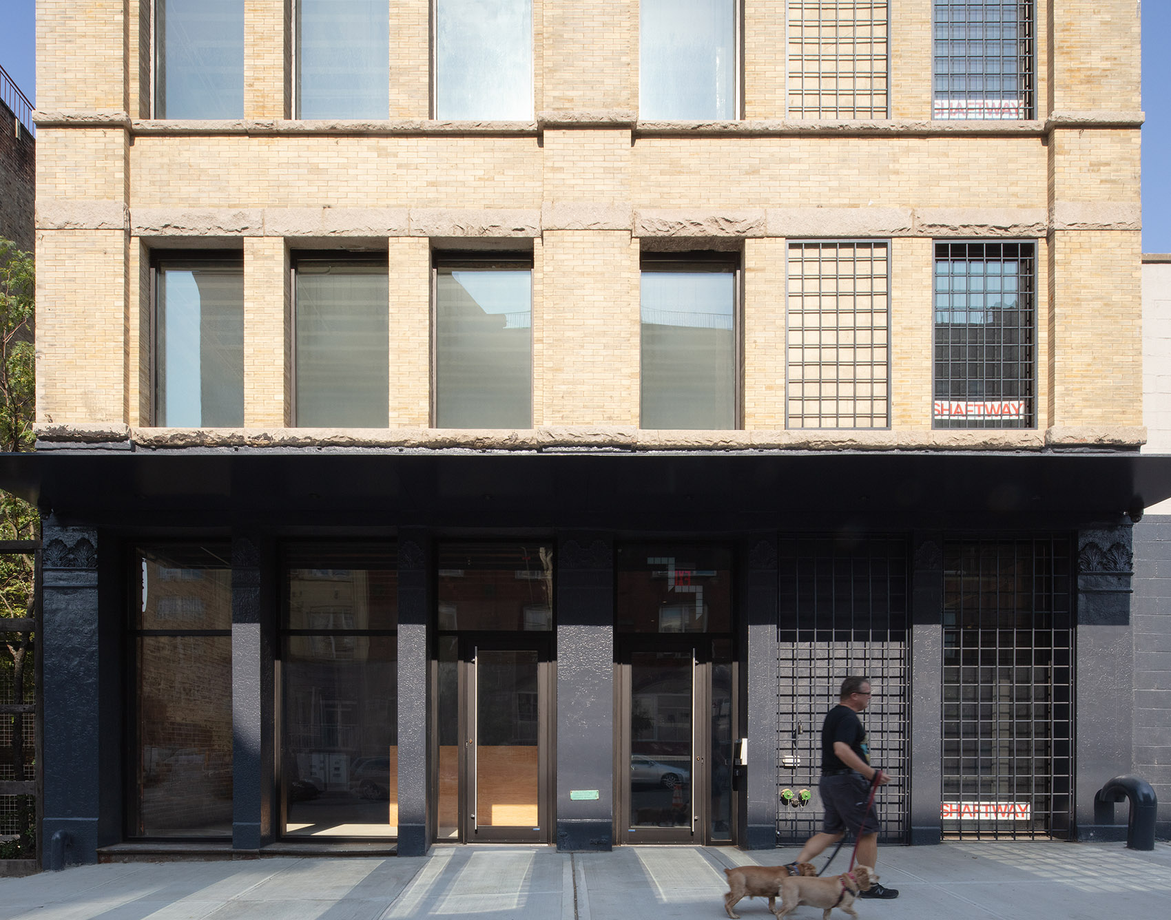 Renovation & redesign of masonry factory at Brooklyn by Worrell Yeung ...