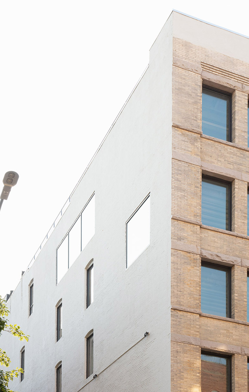 Renovation & redesign of masonry factory at Brooklyn by Worrell Yeung ...