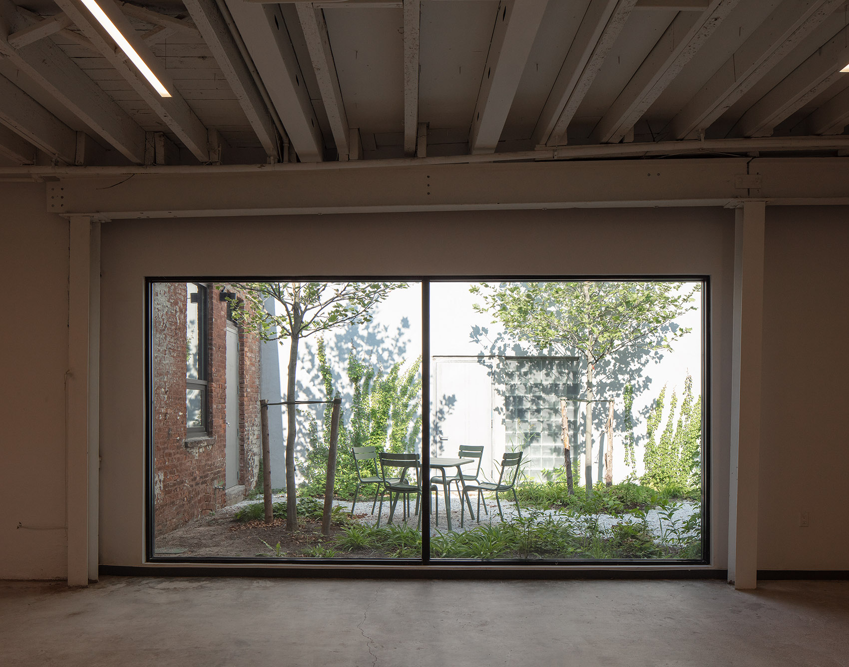 Renovation & redesign of masonry factory at Brooklyn by Worrell Yeung ...