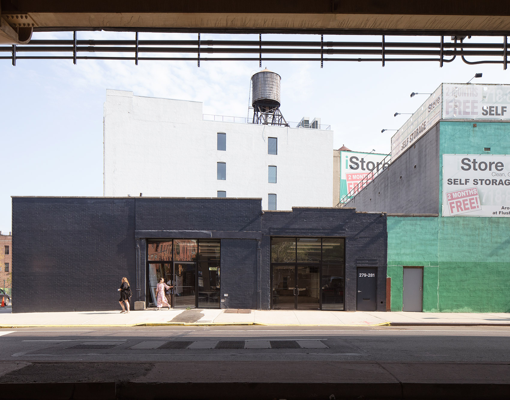 Renovation & redesign of masonry factory at Brooklyn by Worrell Yeung ...