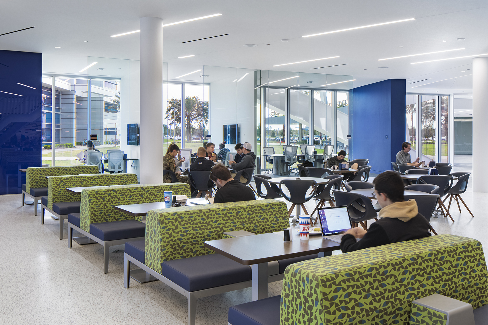 Mori Hosseini Student Union by ikon.5 architects - 谷德设计网