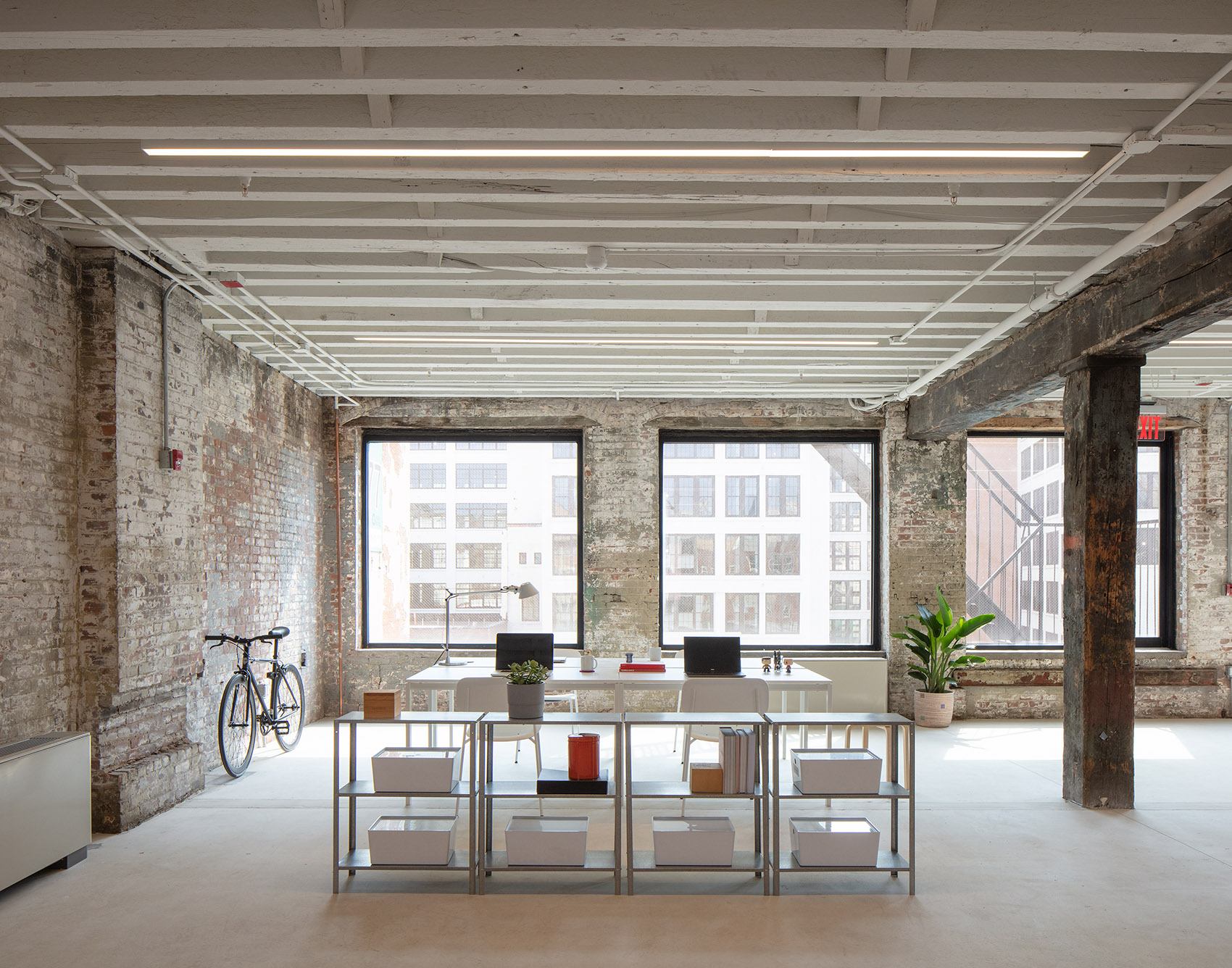 Renovation & redesign of masonry factory at Brooklyn by Worrell Yeung ...