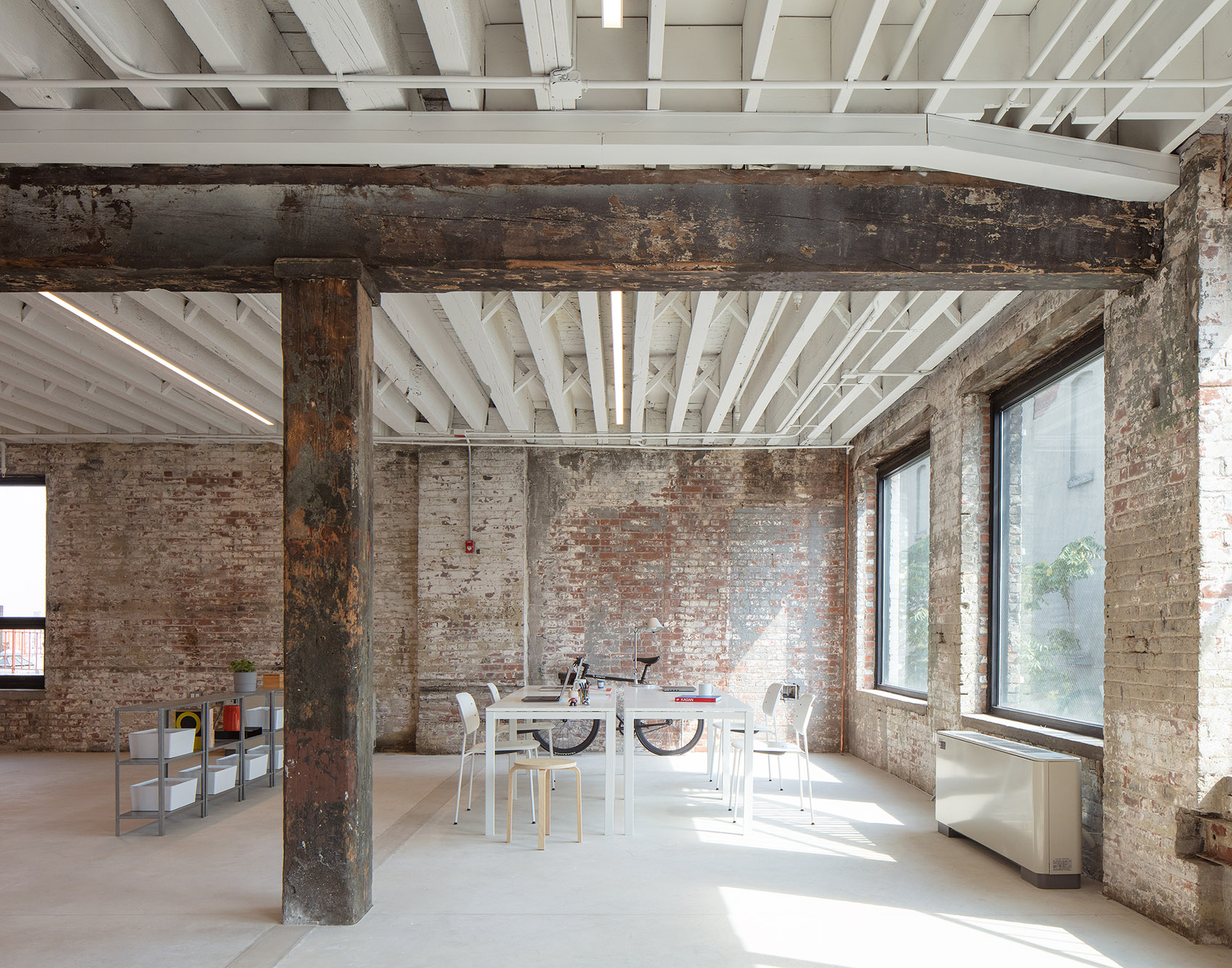 Renovation & redesign of masonry factory at Brooklyn by Worrell Yeung ...