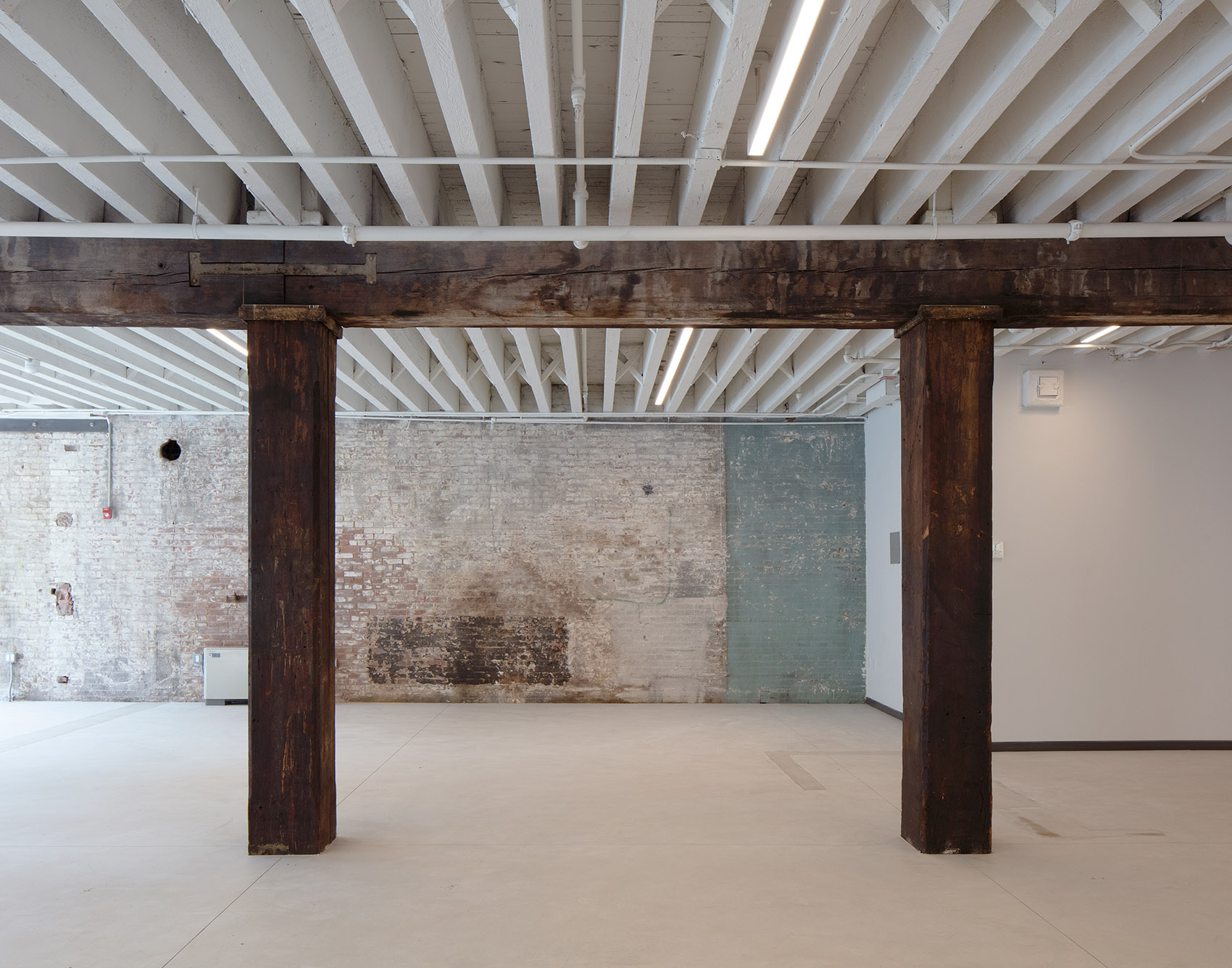 Renovation & redesign of masonry factory at Brooklyn by Worrell Yeung ...