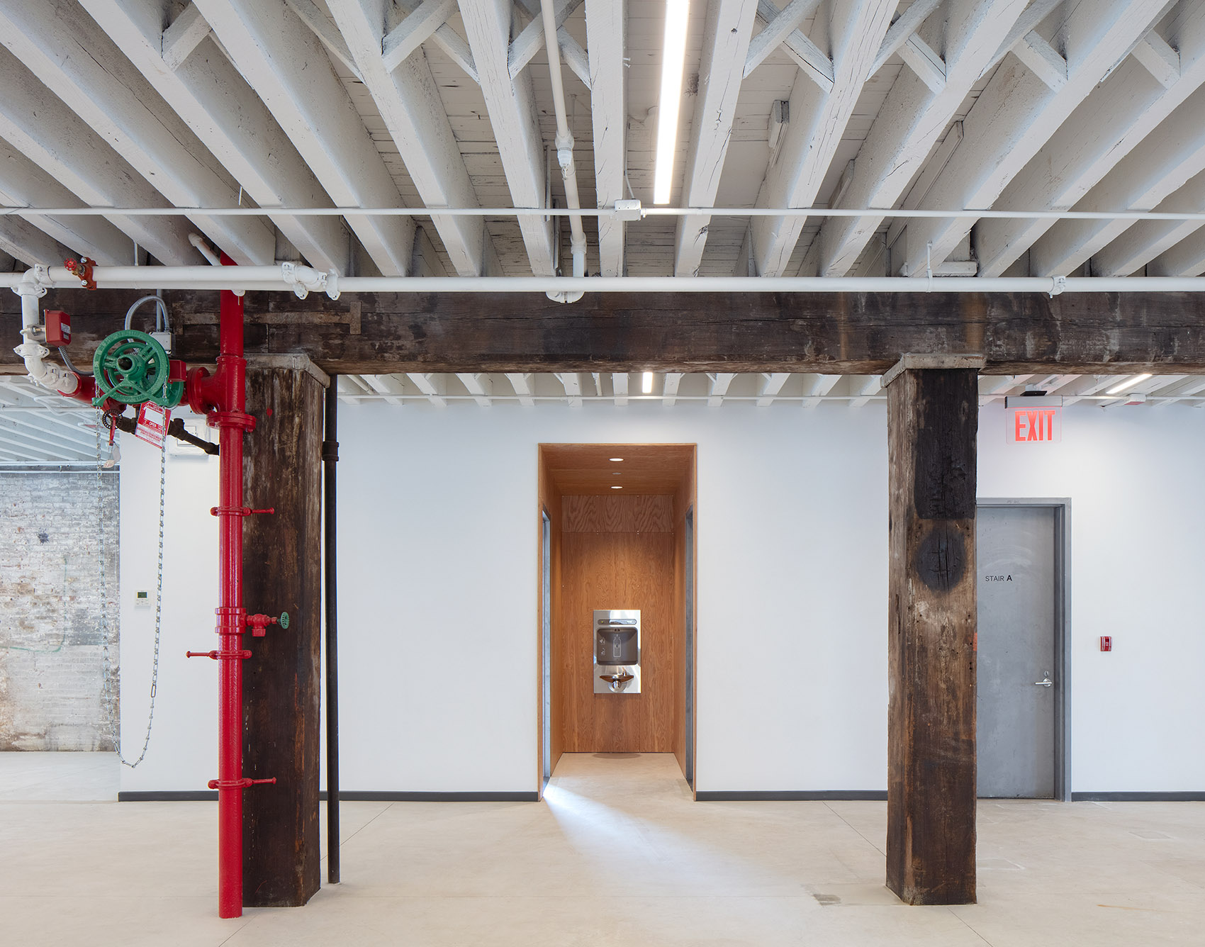 Renovation & redesign of masonry factory at Brooklyn by Worrell Yeung ...