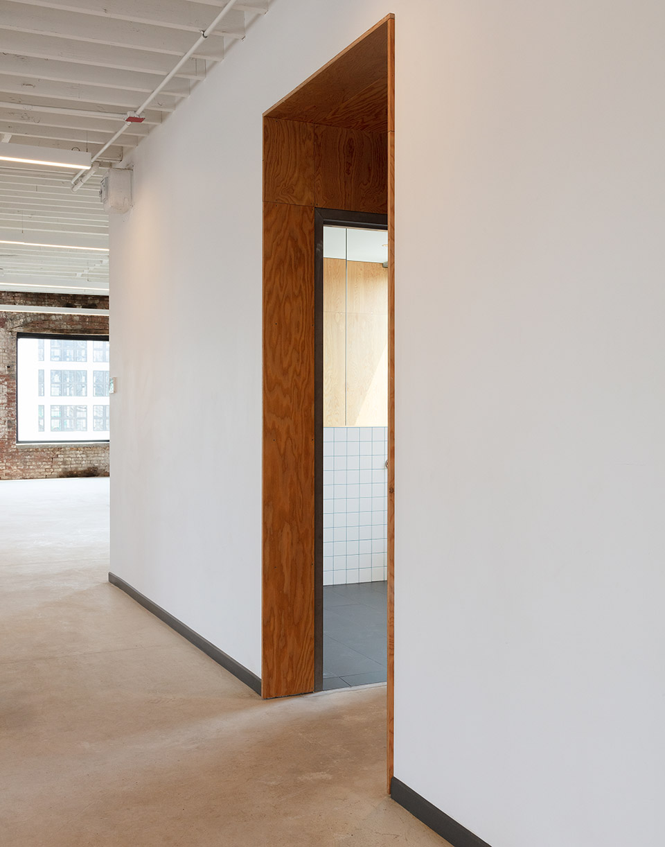 Renovation & redesign of masonry factory at Brooklyn by Worrell Yeung ...