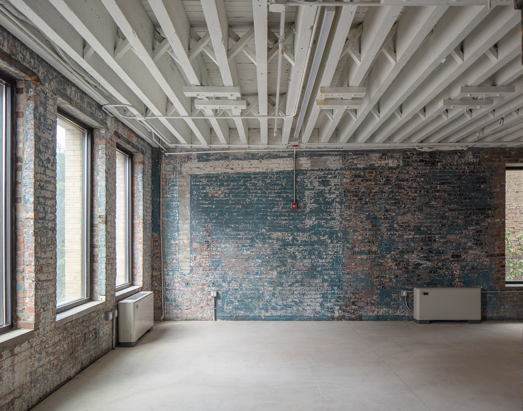 Renovation & redesign of masonry factory at Brooklyn by Worrell Yeung ...