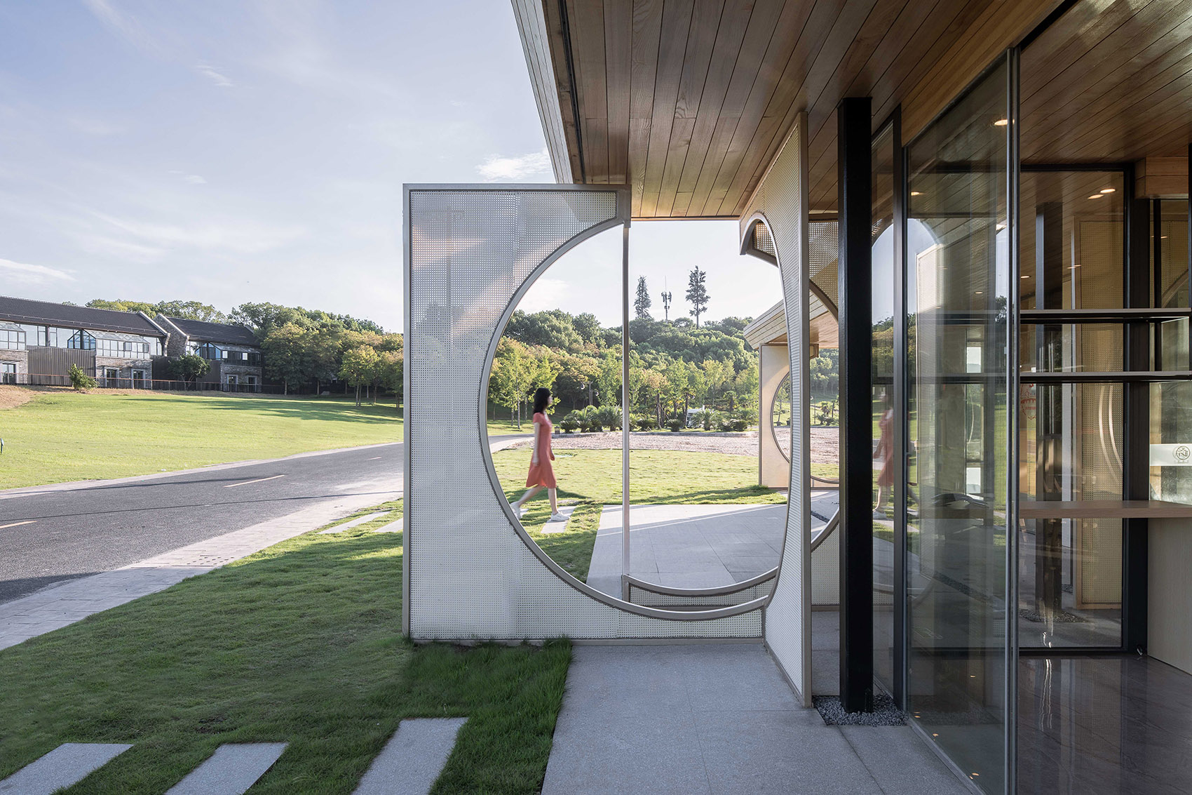 Screen Pavilion – Dingshan Pavilio in Xianghu, China by Ray&Emilio ...