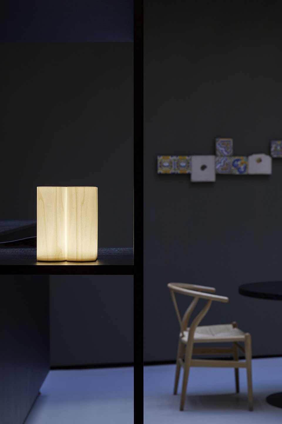 The bookish light by MUT - 谷德设计网