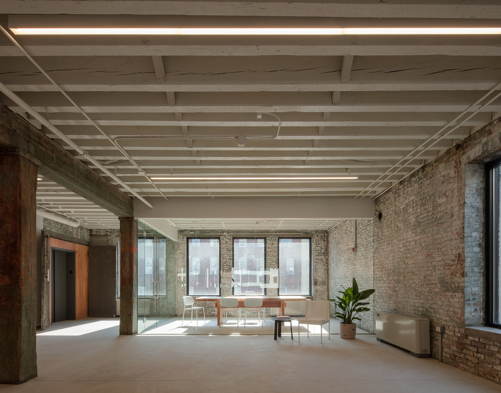 Renovation & redesign of masonry factory at Brooklyn by Worrell Yeung ...