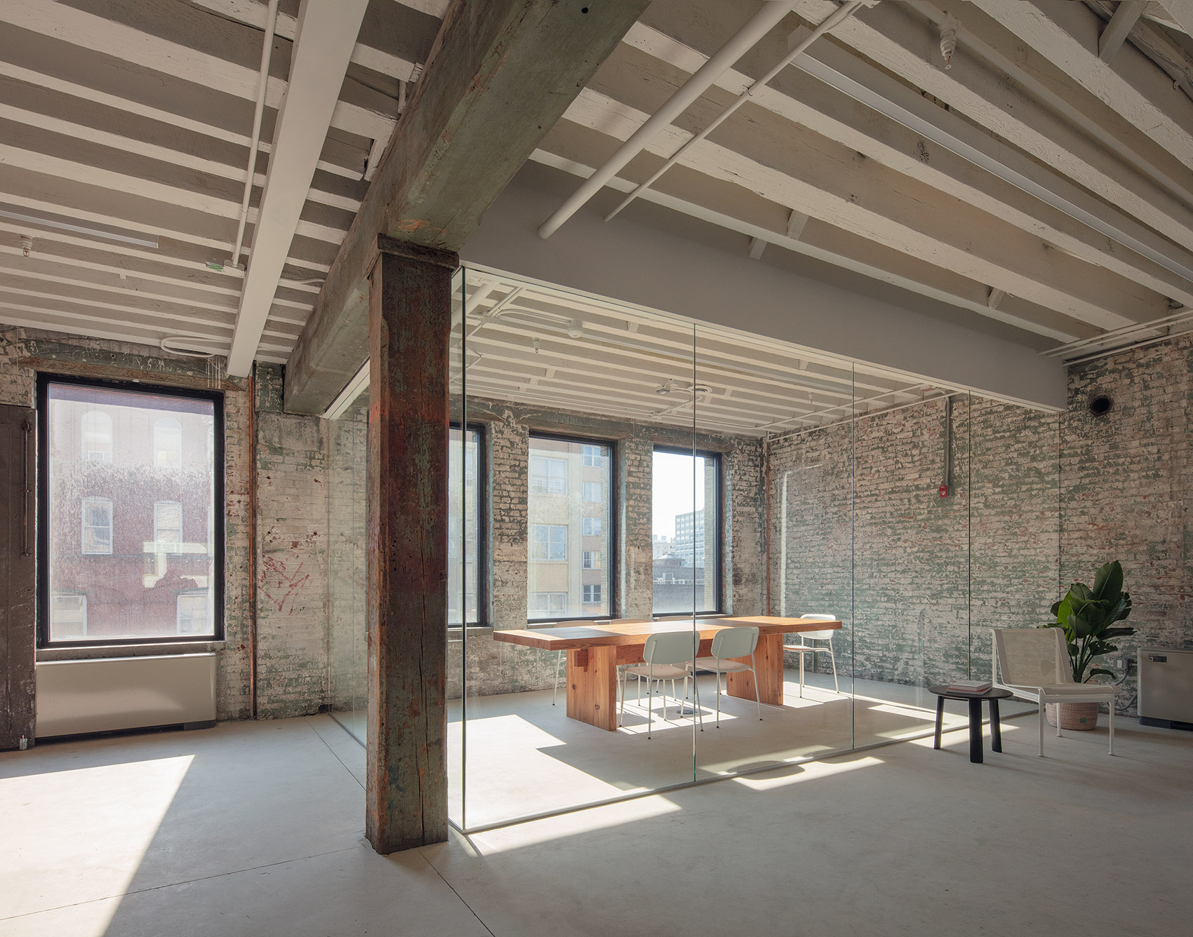 Renovation & redesign of masonry factory at Brooklyn by Worrell Yeung ...