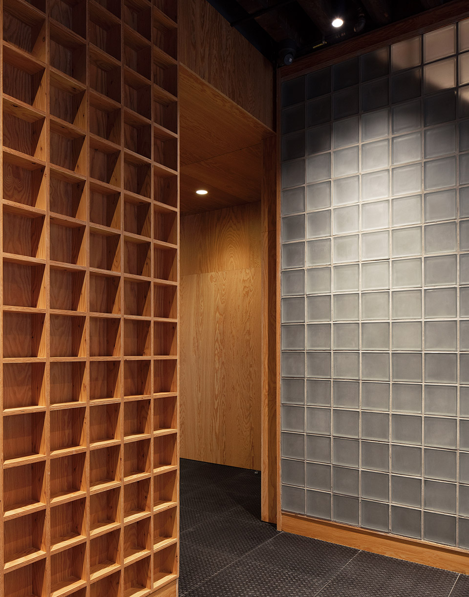 Renovation & redesign of masonry factory at Brooklyn by Worrell Yeung ...